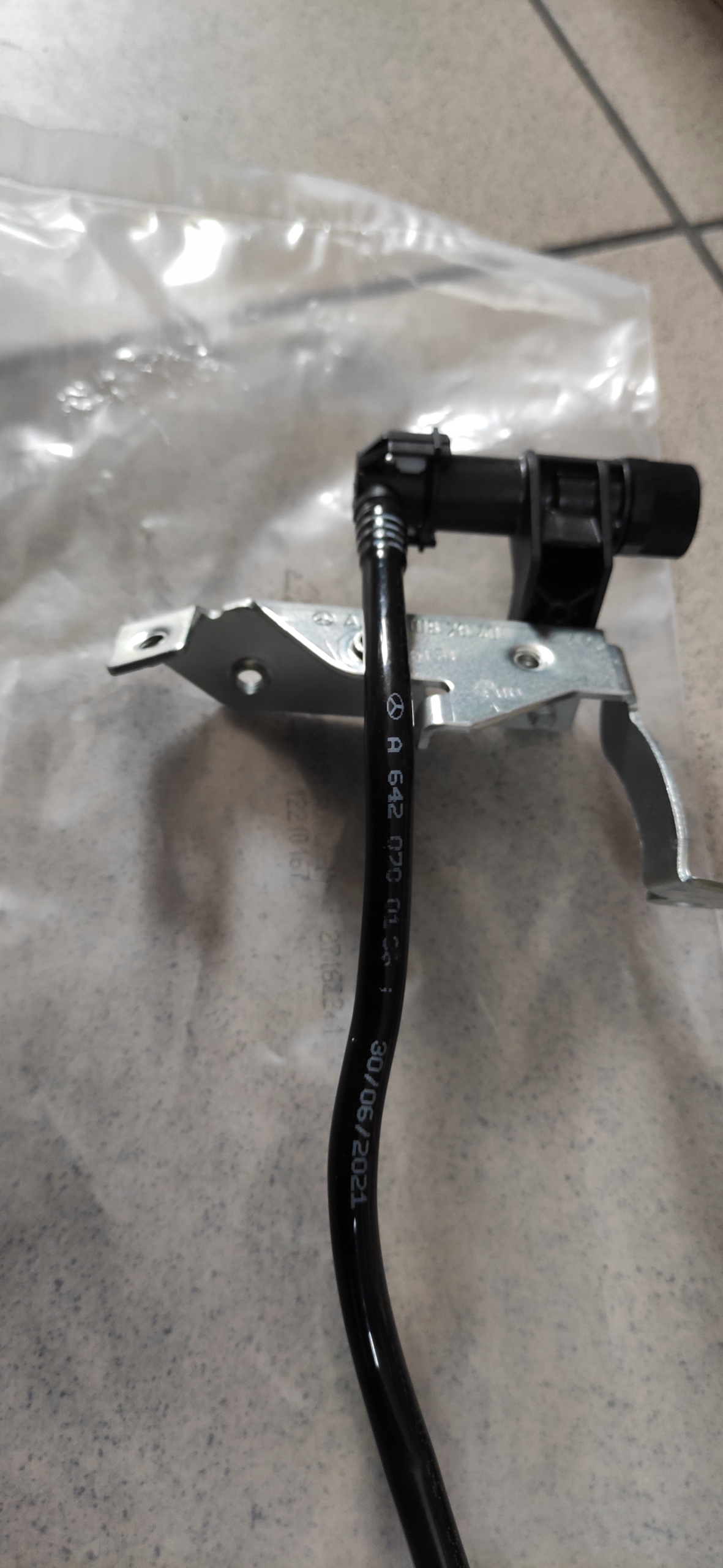 SPRINTER 906 PRZEWÓD PALIWA A6420700738 OE 24h za 399.00PLN z MYSŁOWICE ...