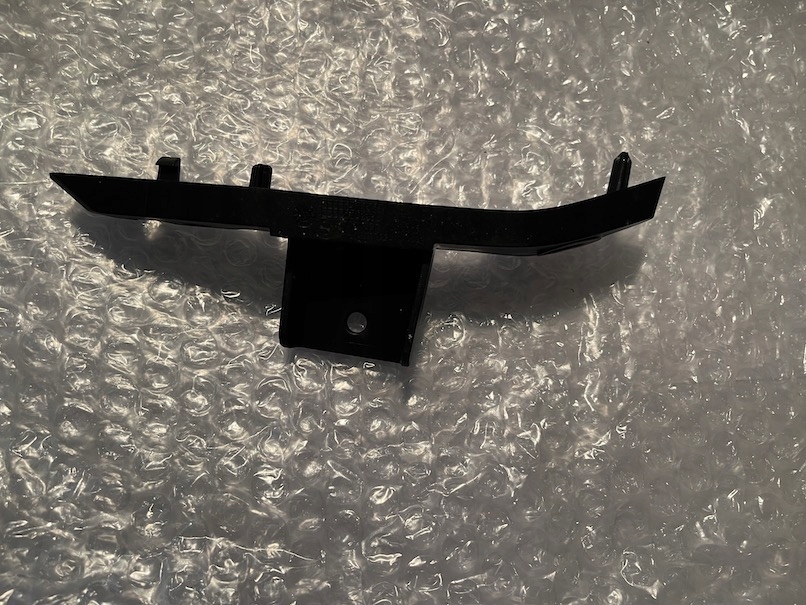 BMW 6 G32 PRAWY ŚLIZG W ZDERZAK PRZEDNI ORYGINAŁ 51117415586 za 70 zł z ...