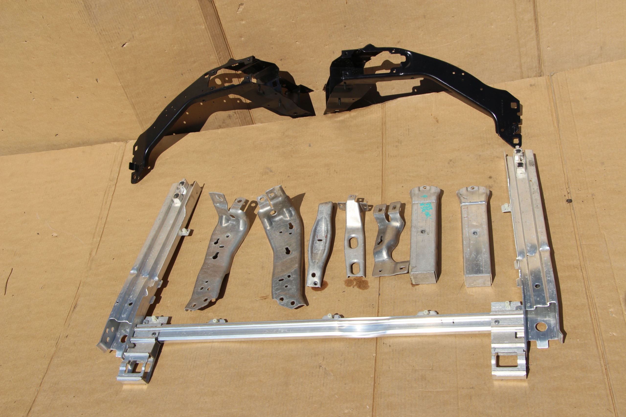 BMW X1 F48 F40 f45 F49 F39 BELKA POD CHLODNICE 7301605 7301588 7421672 ...