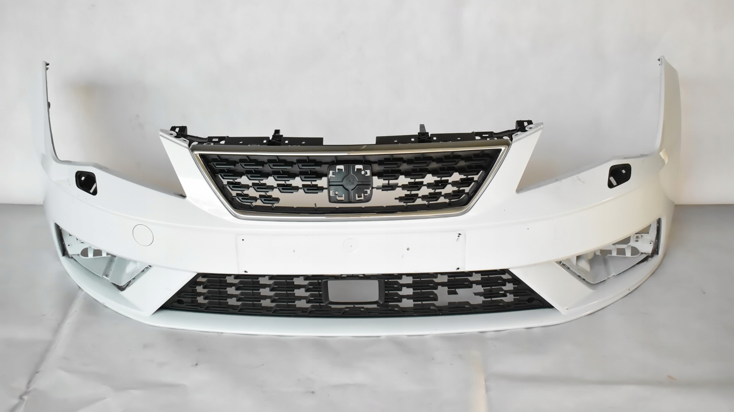 SEAT LEON III 5F0 ZDERZAK PRZEDNI 5F0807221 za 400.00PLN z Międzychód ...