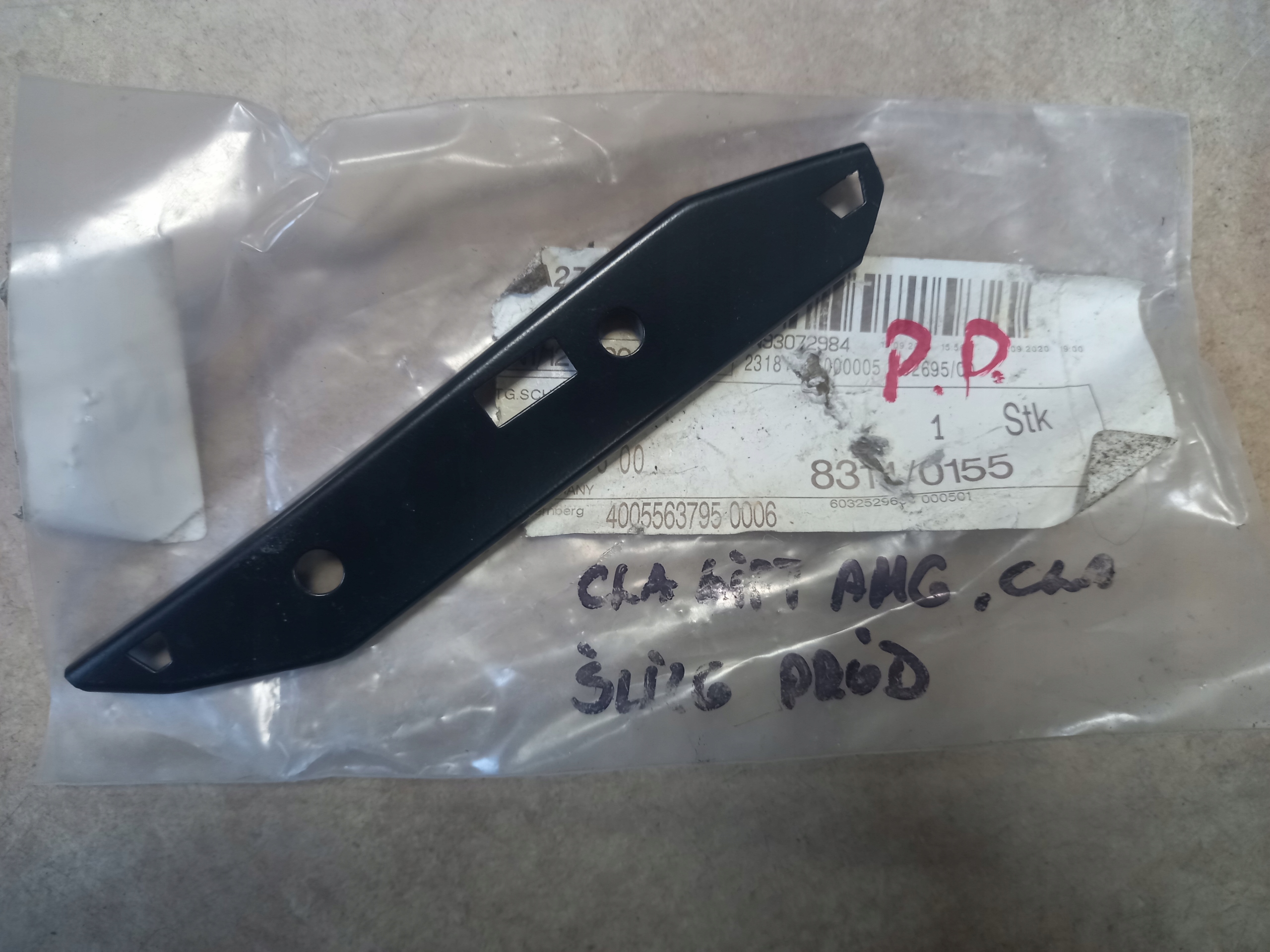 ŚLIZG ZDERZAKA MERCEDES CLA W117 PRZÓD ORYG. * 1178850500 za 47,25 zł z ...