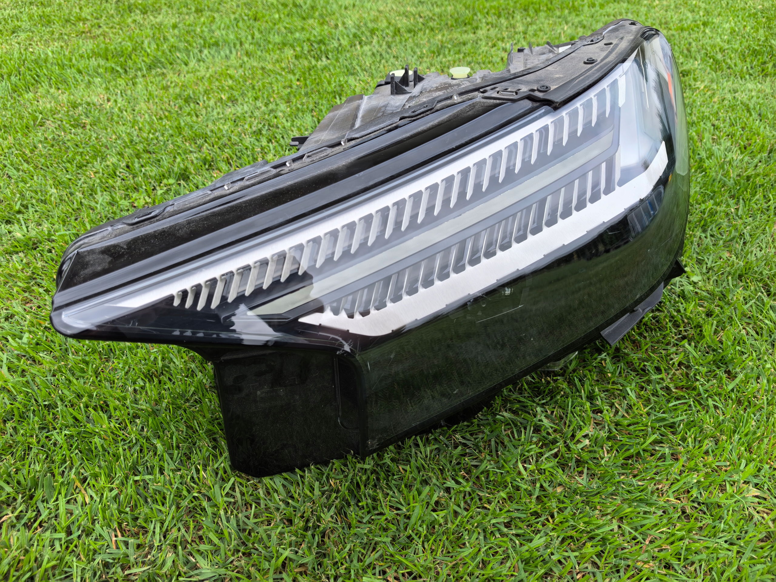 AUDI Q4 E TRON 89A LAMPA LEWA PRZOD MATRIX za 1050.00PLN z Gorzycko ...