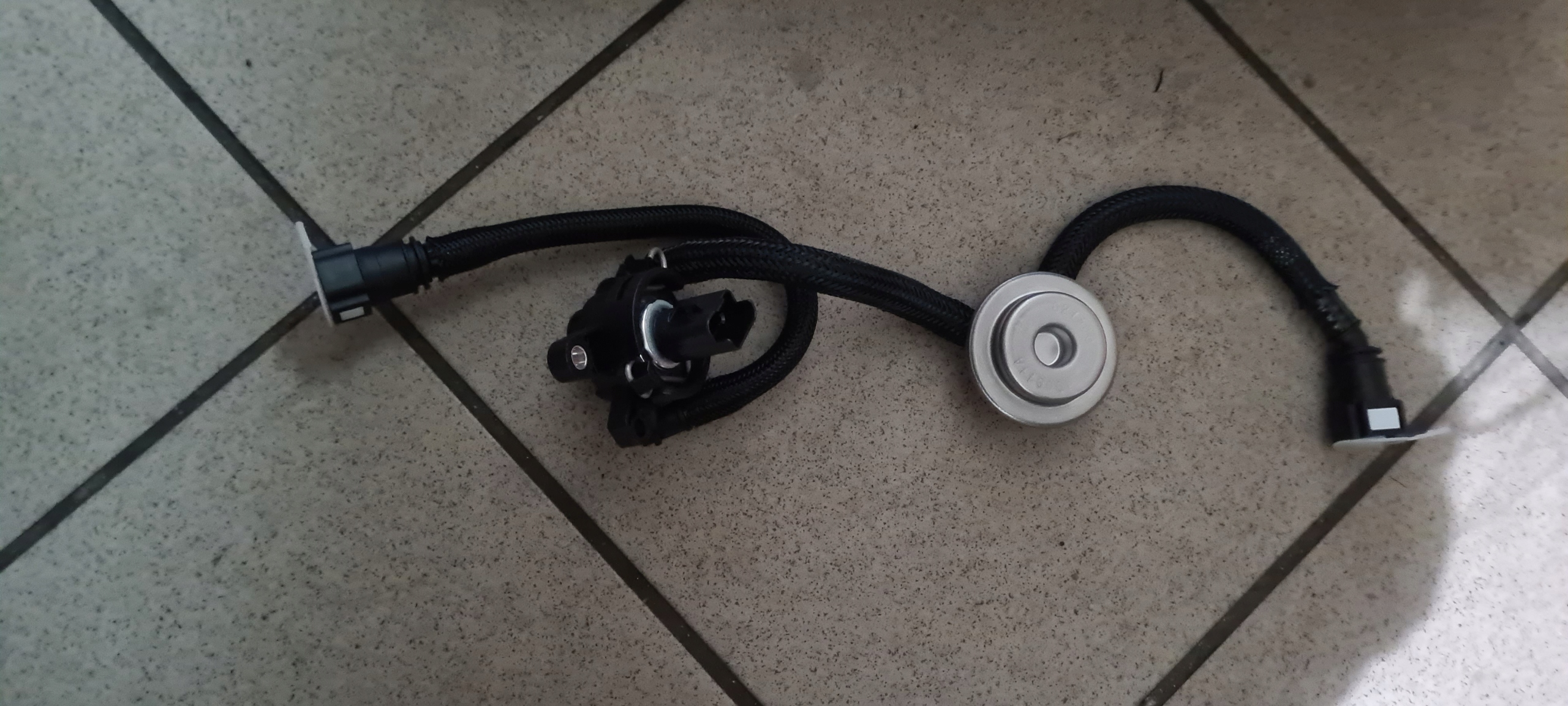 PRZEWÓD POMPY PALIWA 1,5 SOHC D FORD WIELE MODELI _ 1918296 _ FM5Q ...