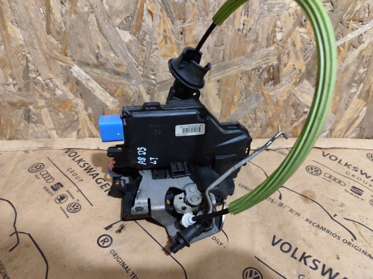 AUDI A8 D3 ZAMEK DRZWI LEWY TYŁ 4E0839015 • Cena, Opinie - Allegro