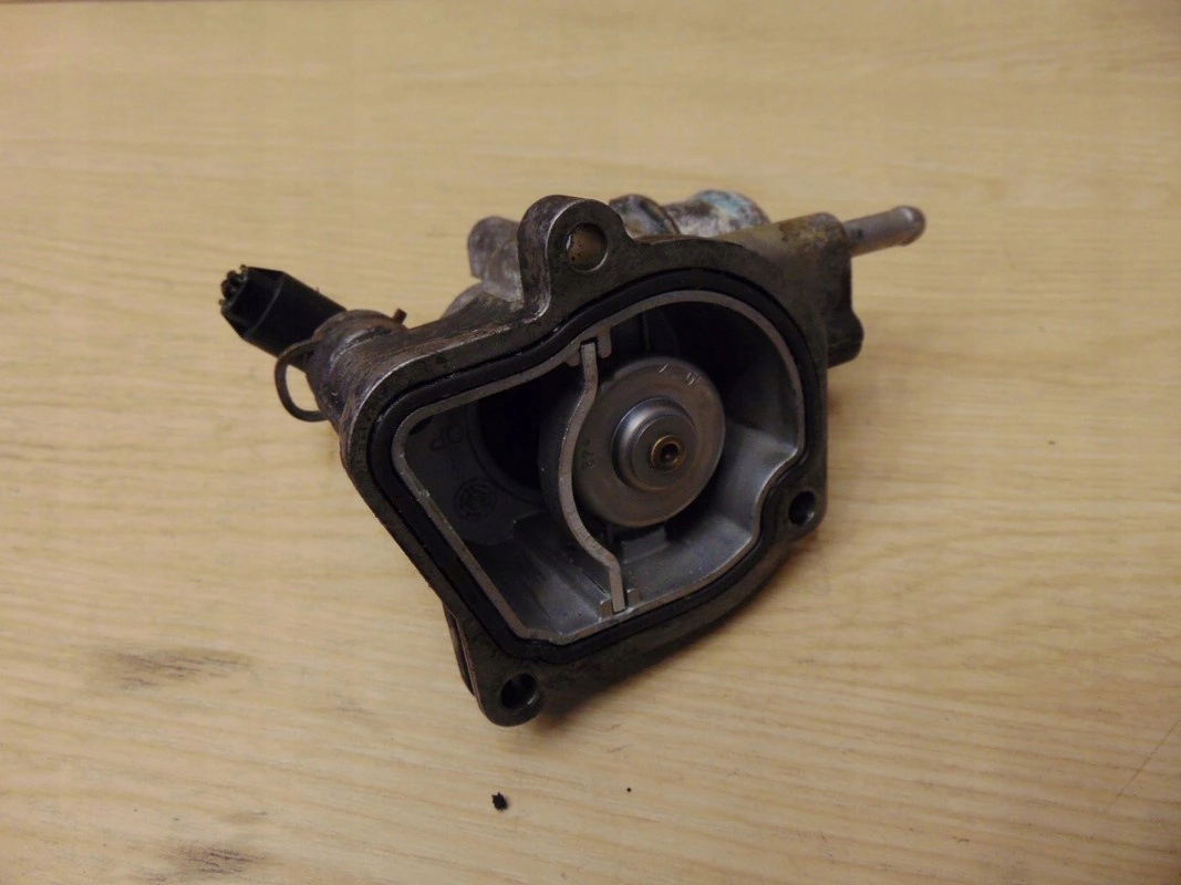 OBUDOWA TERMOSTAT SPRINTER 2.2 CDI A6462001215 za 24.00PLN z SZCZAWIN ...