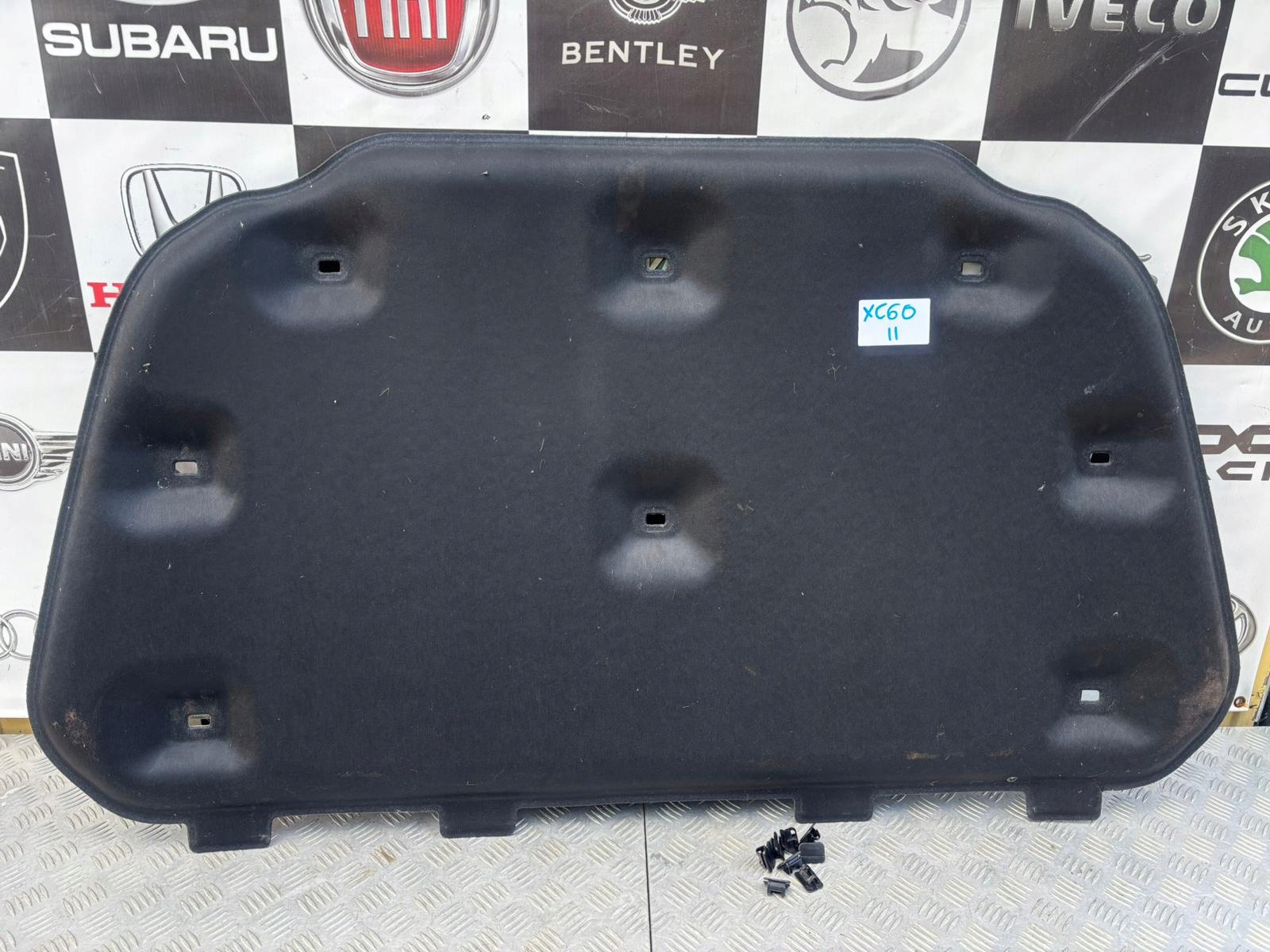 VOLVO XC60 II WYGŁUSZENIE MASKI KOŁKI ORYGINAŁ 2019r za 1.00PLN z ...