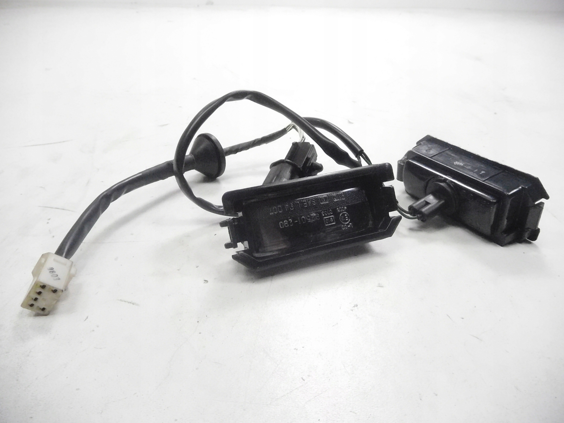 ORIGINÁLNÍ KONTROLKA REGISTRAČNÍ ZNAČKY HYUNDAI 92501-2C010 za 1210 Kč ...