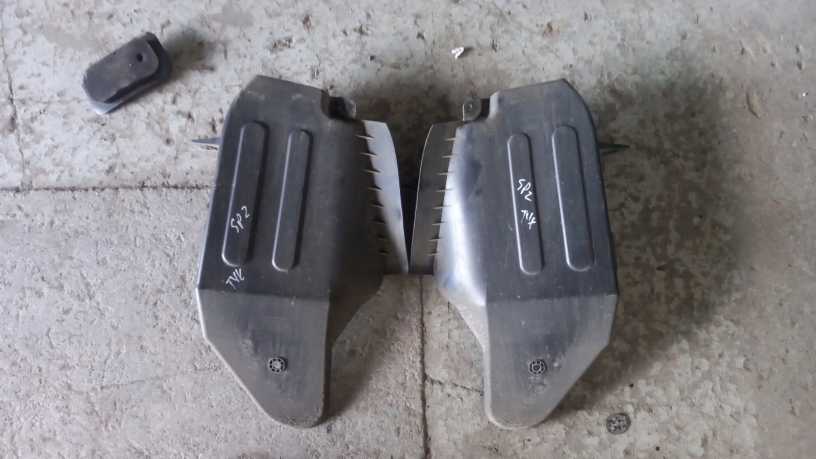 NADKOLE TYŁ PRAWE LEWE DACIA SPRING 767489566R 767495540R za 120 zł z ... NADKOLE TYŁ PRAWE LEWE DACIA SPRING 767489566R 767495540R za 120 zł z ...