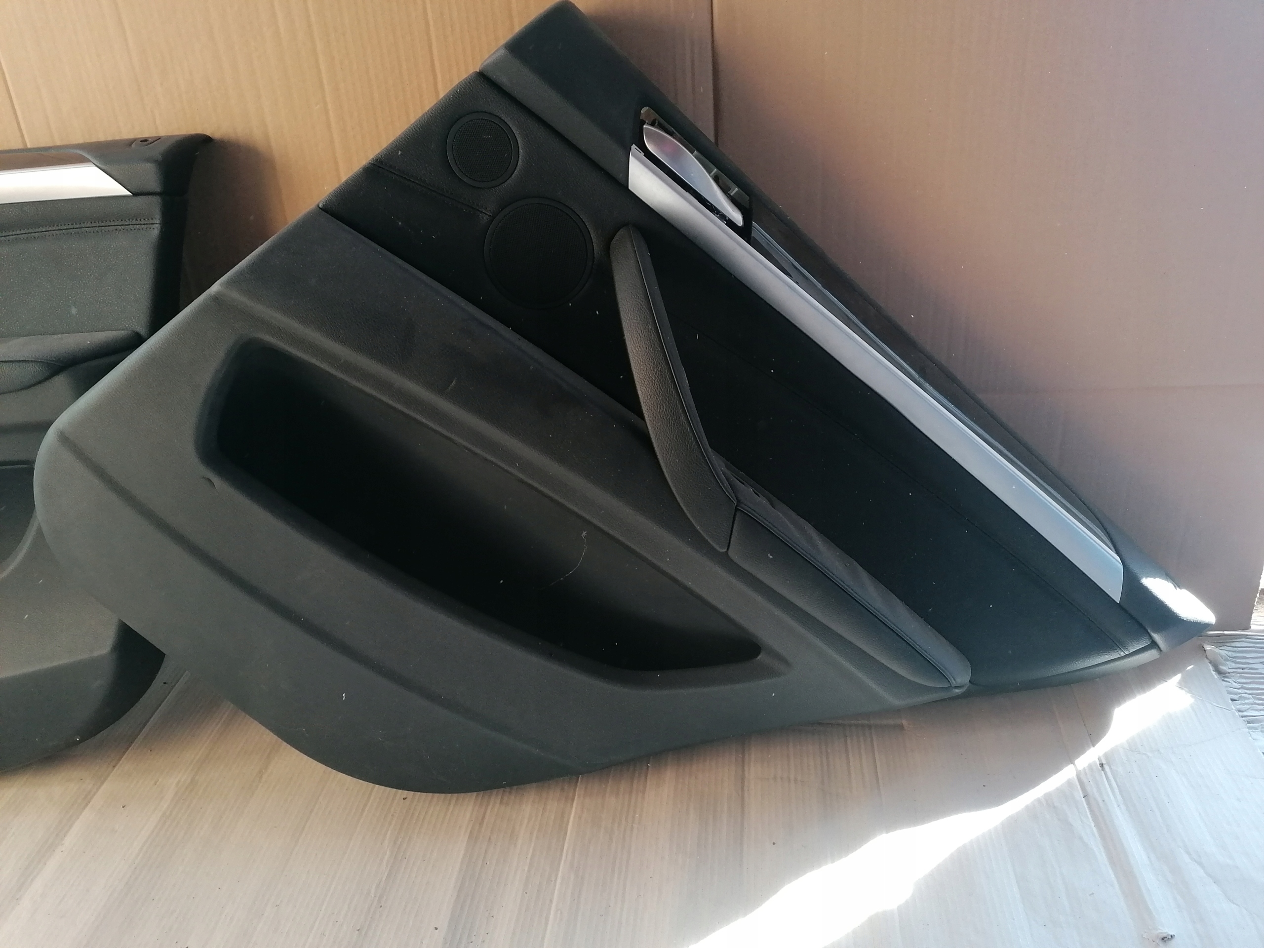 BMW X5 E70 TAPICERKA BOCZEK DRZWI PRAWA PRAWY TYŁ 968024898001 za 699 ...