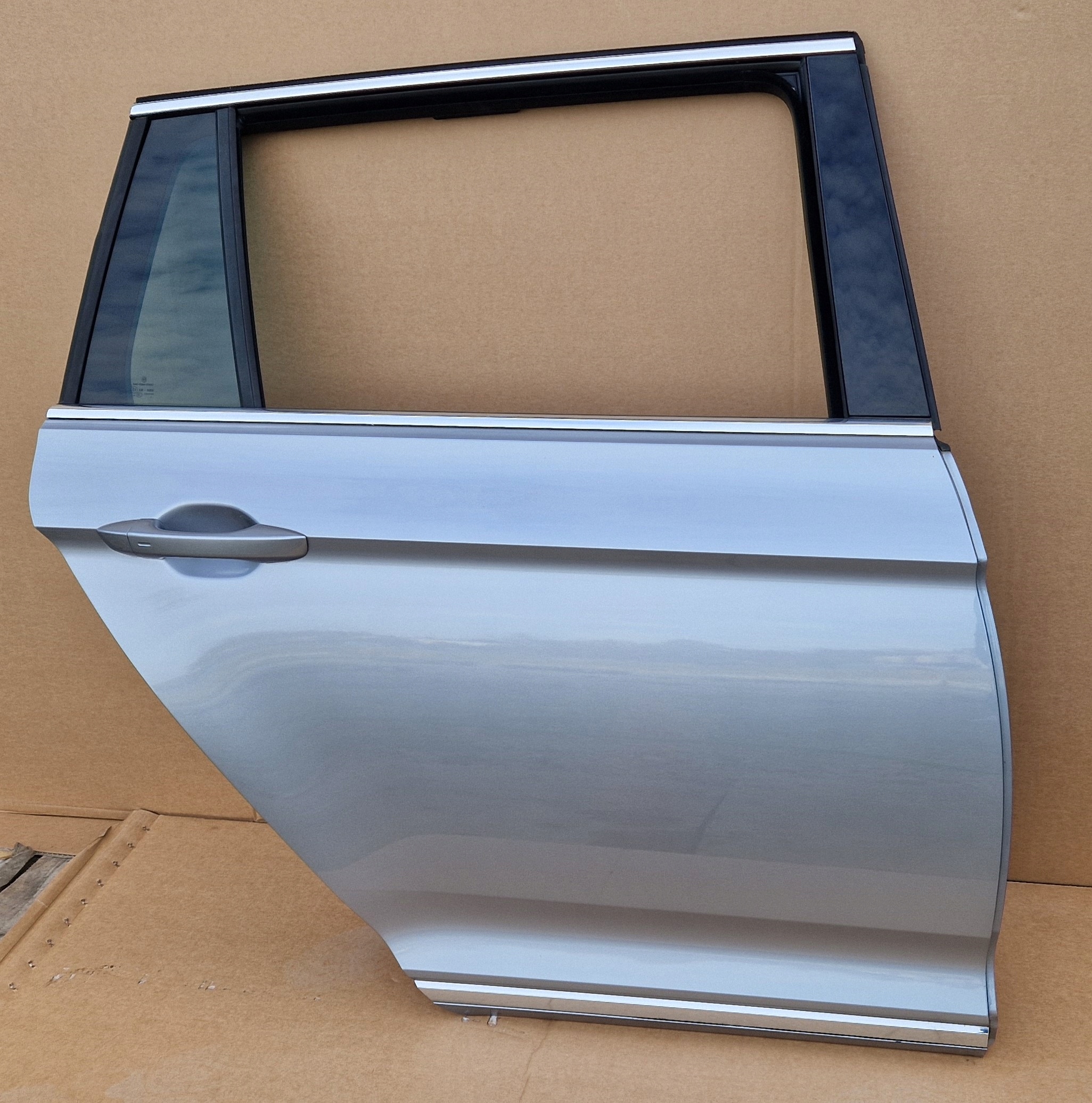 DRZWI PASSAT B8 KOMBI W KOLOR LB7S IDEAŁ ORYGINAŁ BEZ MALOWANIA za 3699 ...