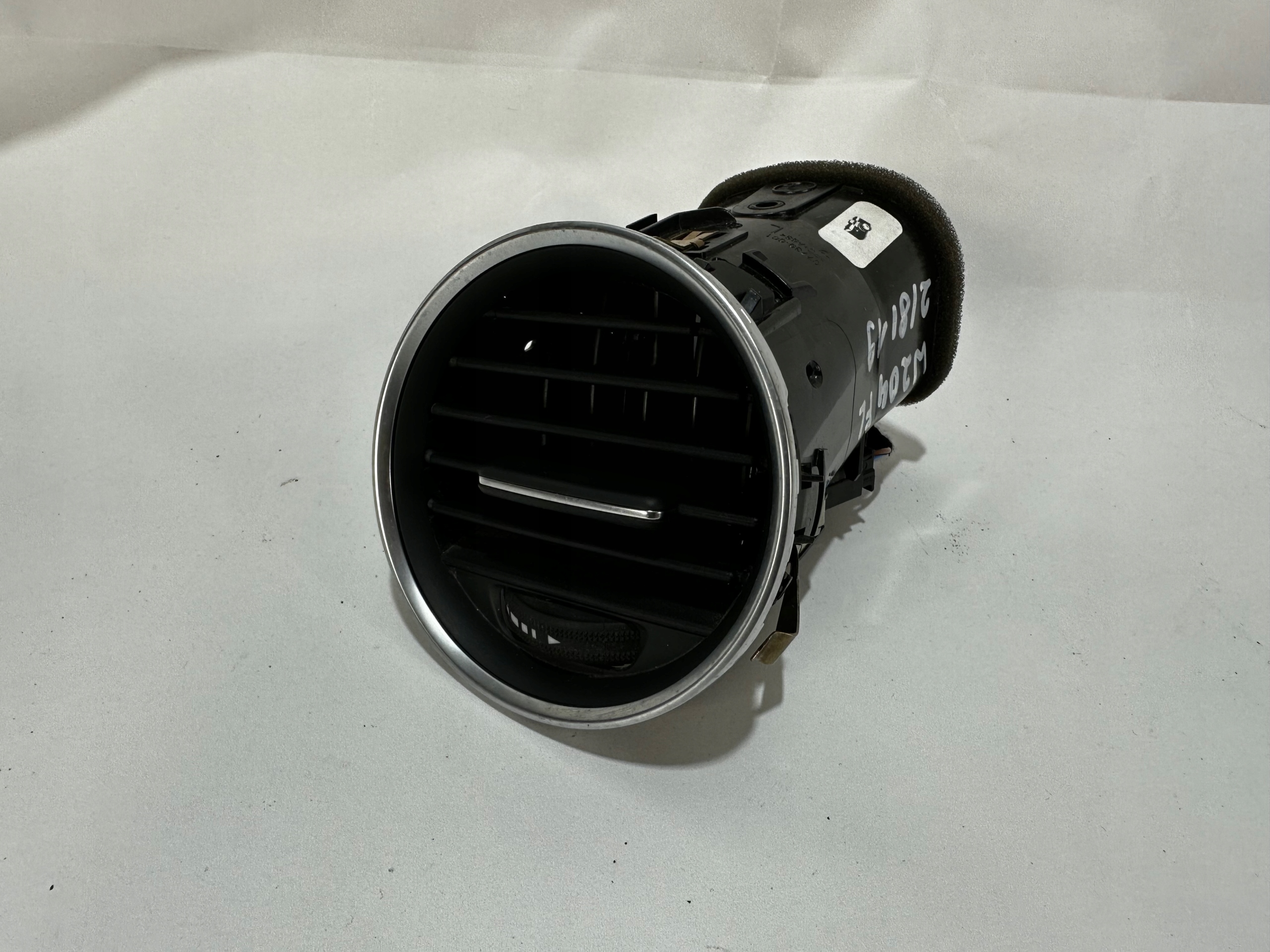 Kratka nawiewu W204 lewa A2048306754 - porównaj ceny - Allegro.pl