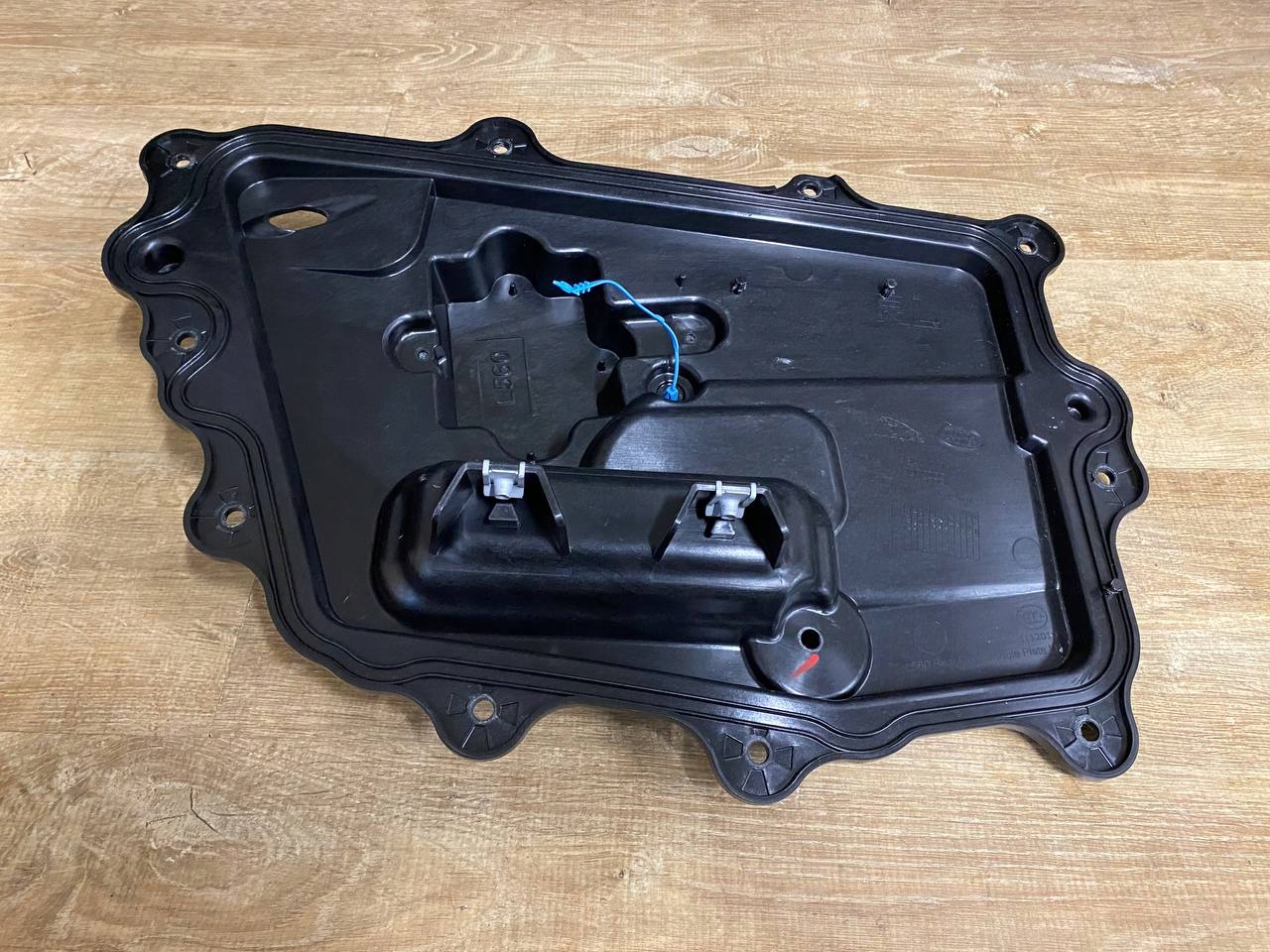 BOCZEK LEWY TYŁ OSŁONA DRZWI RANGE ROVER VELAR L560 J8A2-24767-A za 100 ...