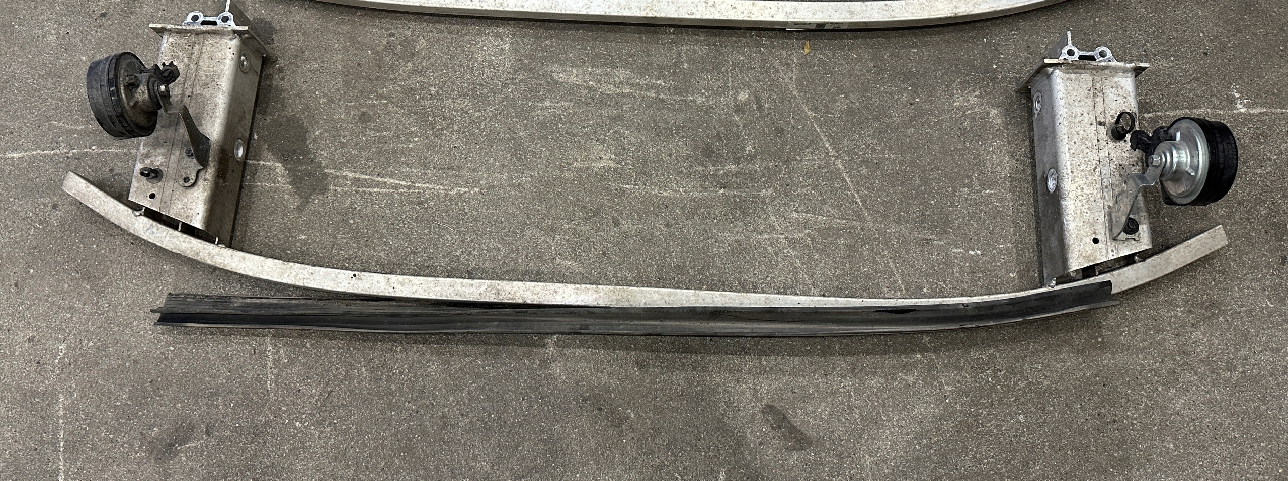 VOLVO V60 S60 18-24 BELKA ZDERZAKA DOLNA KLAKSONY 32246766 32246766 za ...