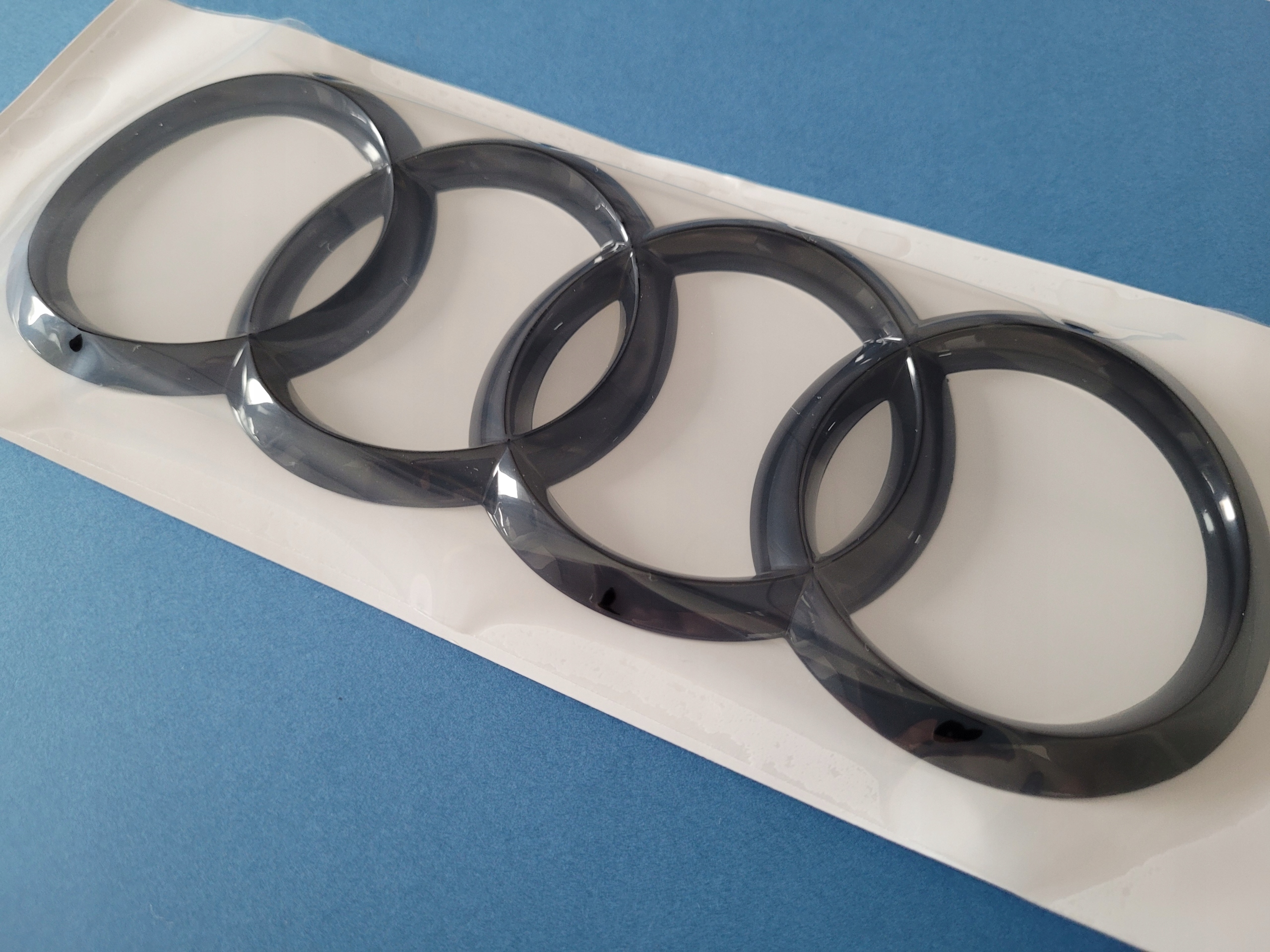 Pierscienie_do_audi_tył_black_glossy_202mm - Емблема для Audi чорний ...