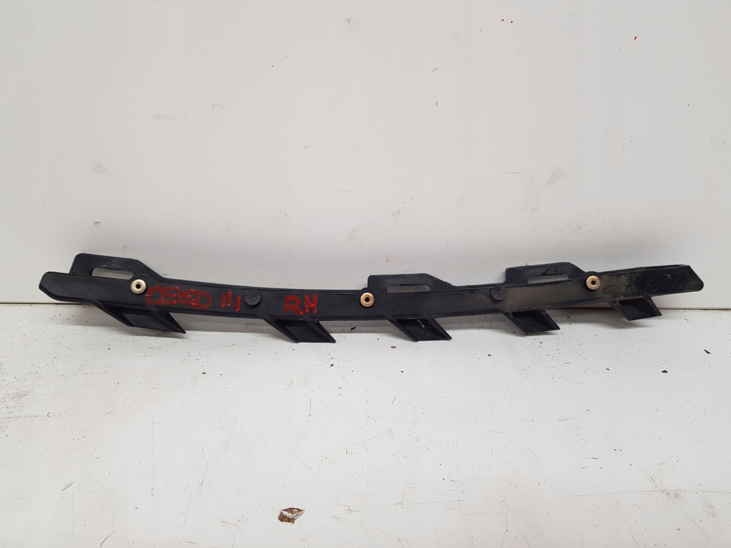 KIA CEED III ŚLIZG ZDERZAKA PRAWY PRZÓD 2021- 86554-J7000 86553-J7000 ...