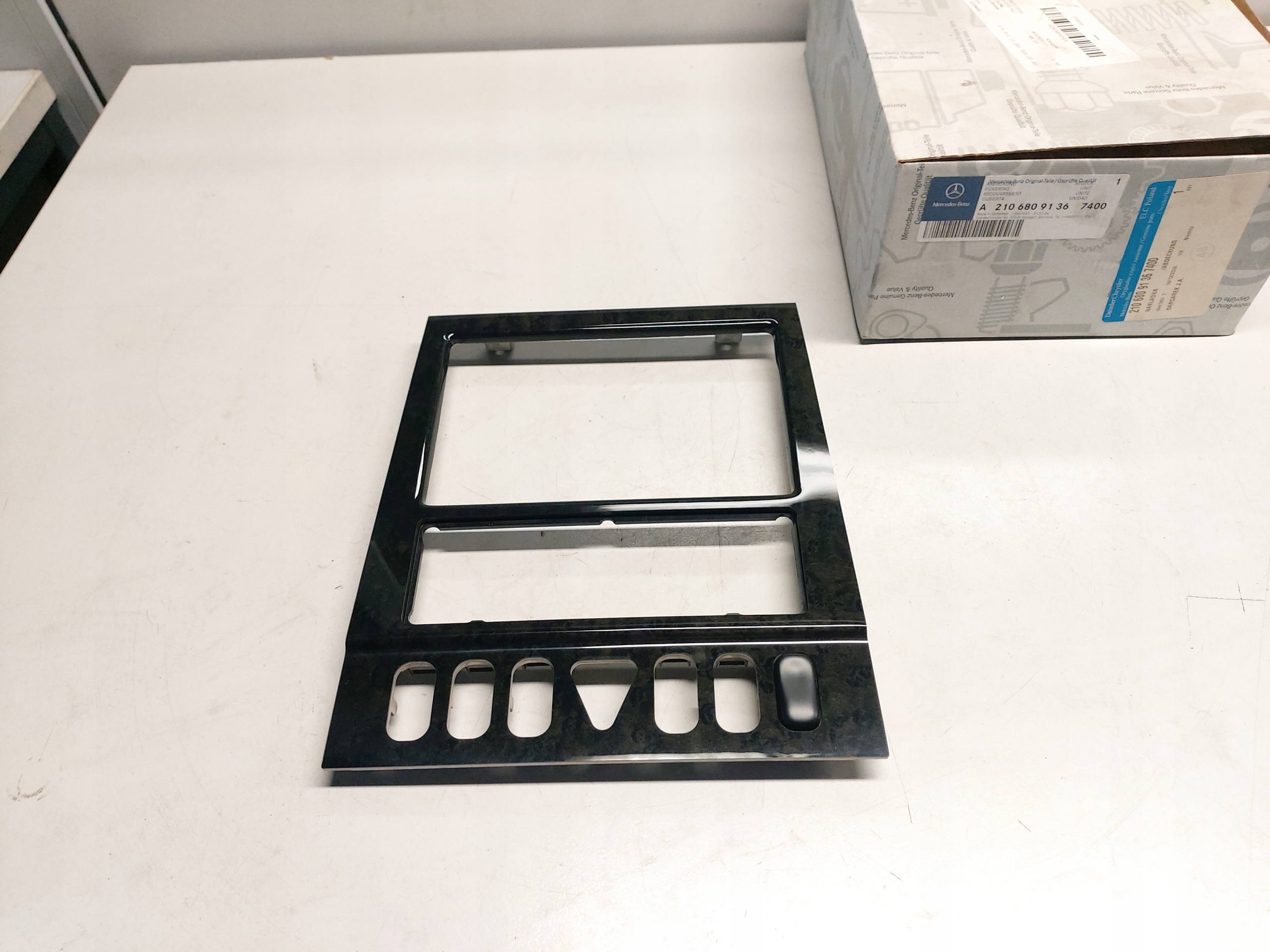 MERCEDES W210 KONSOLA ŚRODKOWA RAMKA A2106809136 za 800.00PLN z Gorzów ...