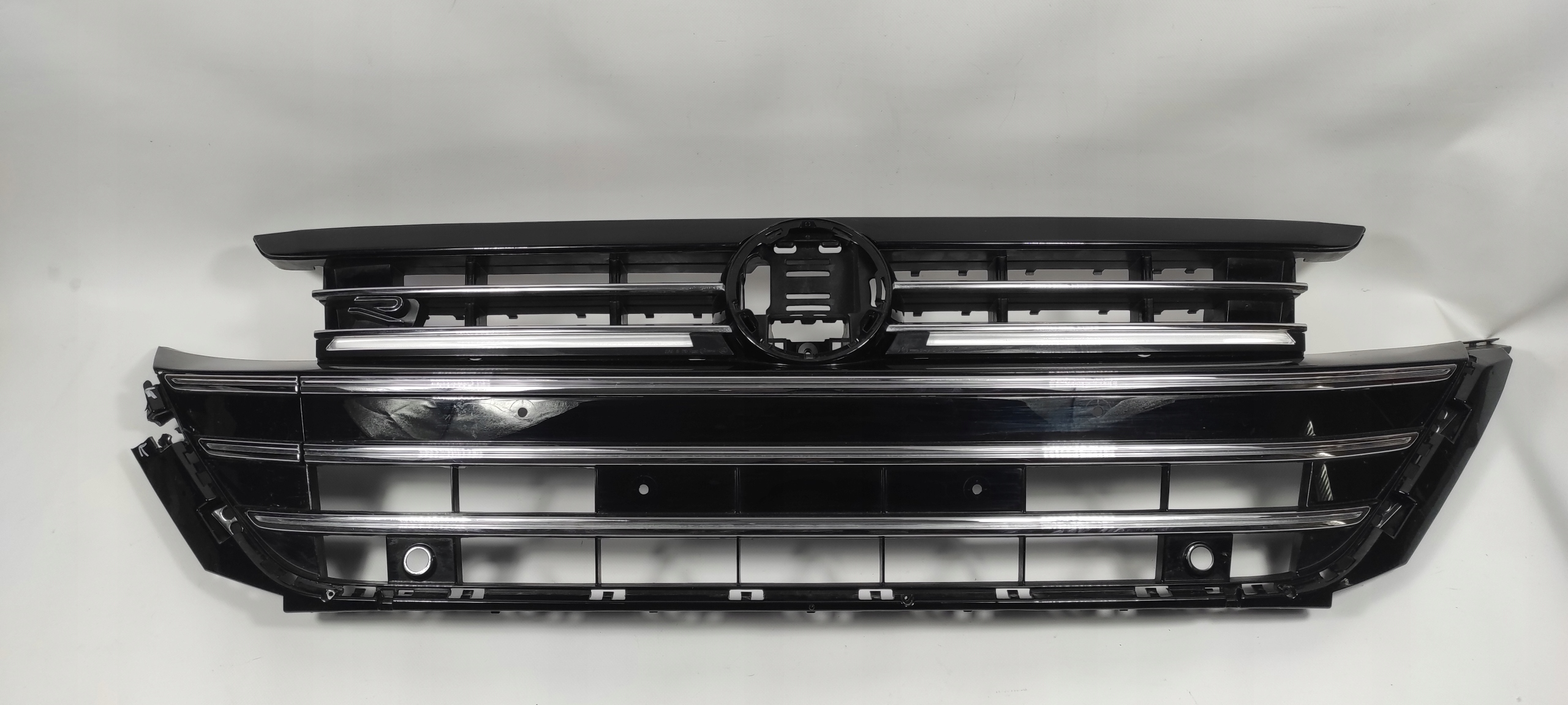 VW ARTEON R-Line Lift Atrapa Grill LED 3G8 za 1000.00PLN z Lubań ...