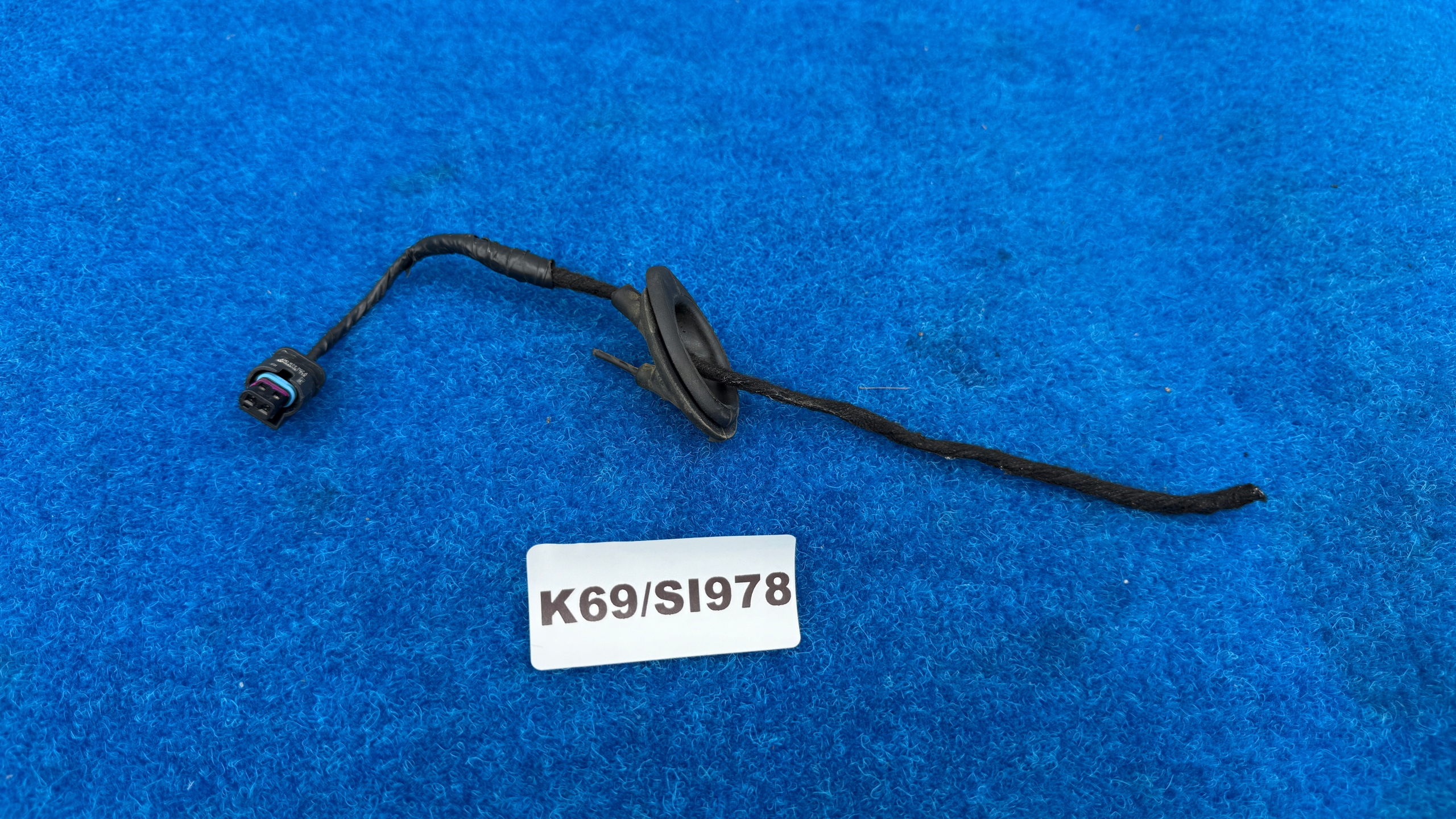 KOSTKA WTYCZKA INSTALACJI KLAPY TYŁ VW T-ROC AUDI A8 SEAT K69/SI978 ...