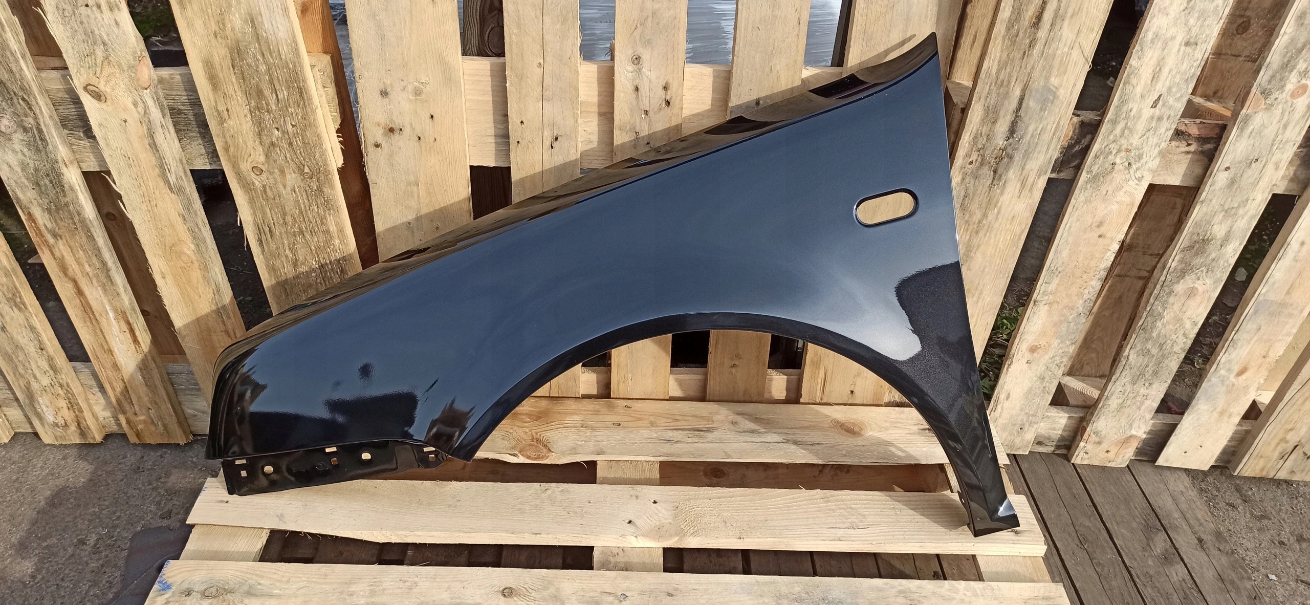 BŁOTNIK LEWY PRZÓD VOLKSWAGEN GOLF 4 LC9Z OCYNK za 525.00PLN z Radom ...