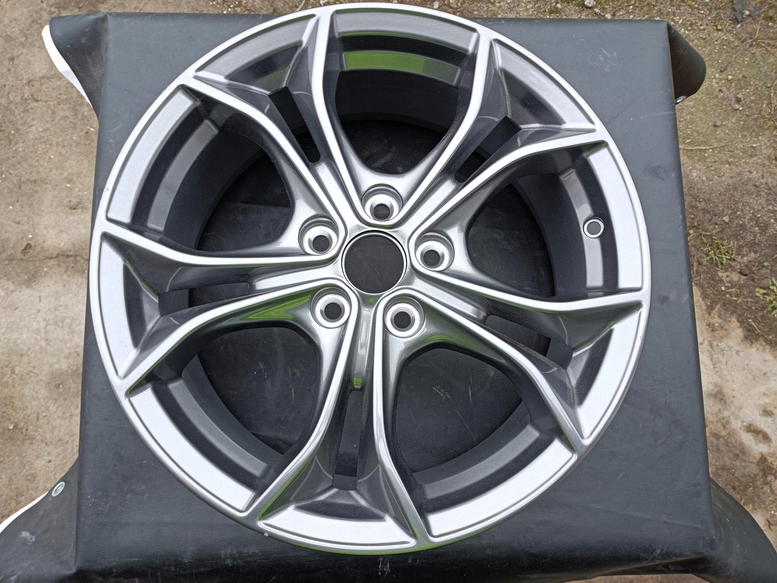 FORD FOCUS MK4 FELGA 17 ORYG za 570.00PLN z Gorzów Wlkp. Giełda Poznań ...