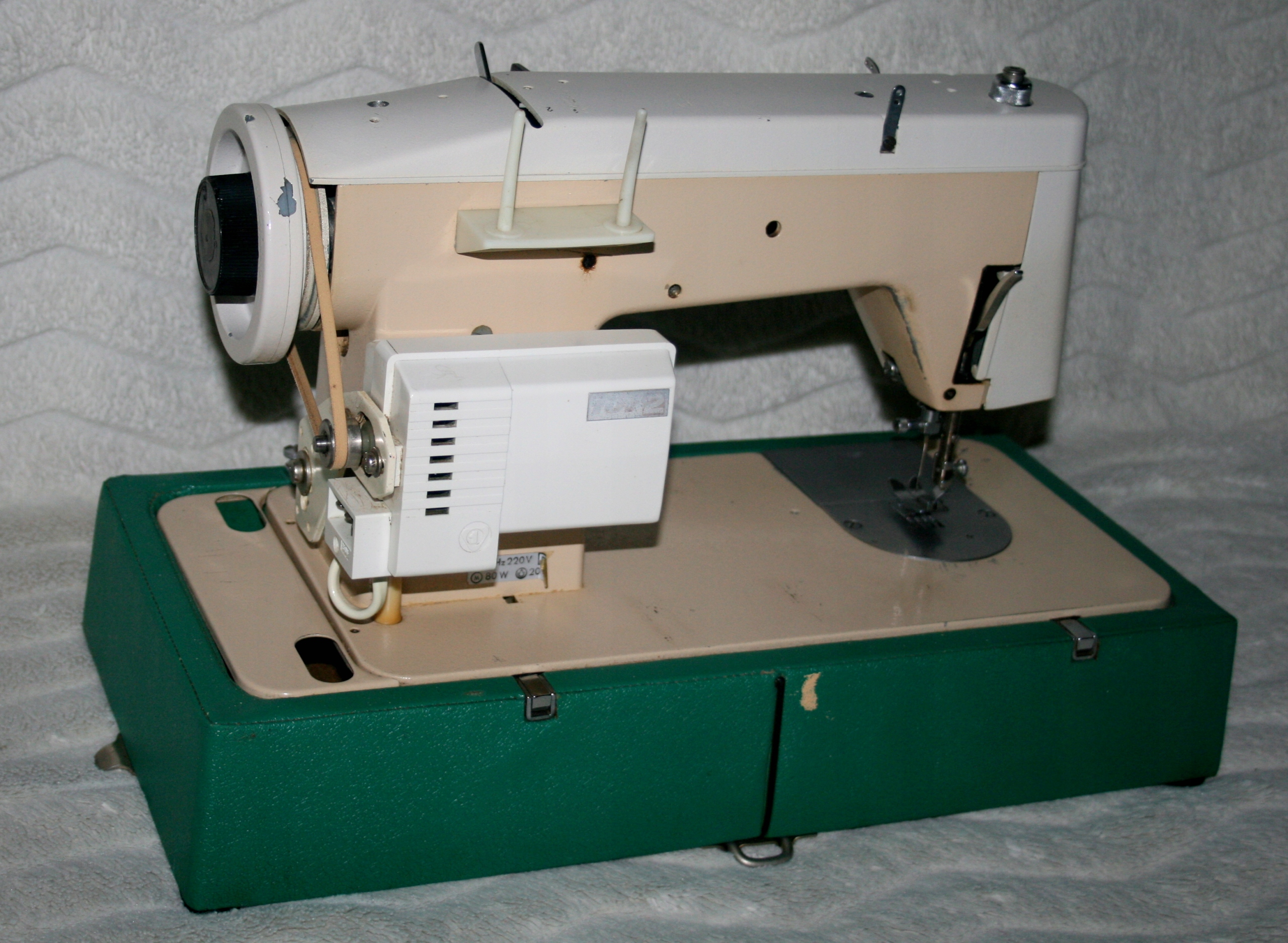 MASZYNA DO SZYCIA Ł U C Z N I K 451 TUR2 WALIZKOWA z okresu PRLu - Sklep, Opinie, Cena w Allegro