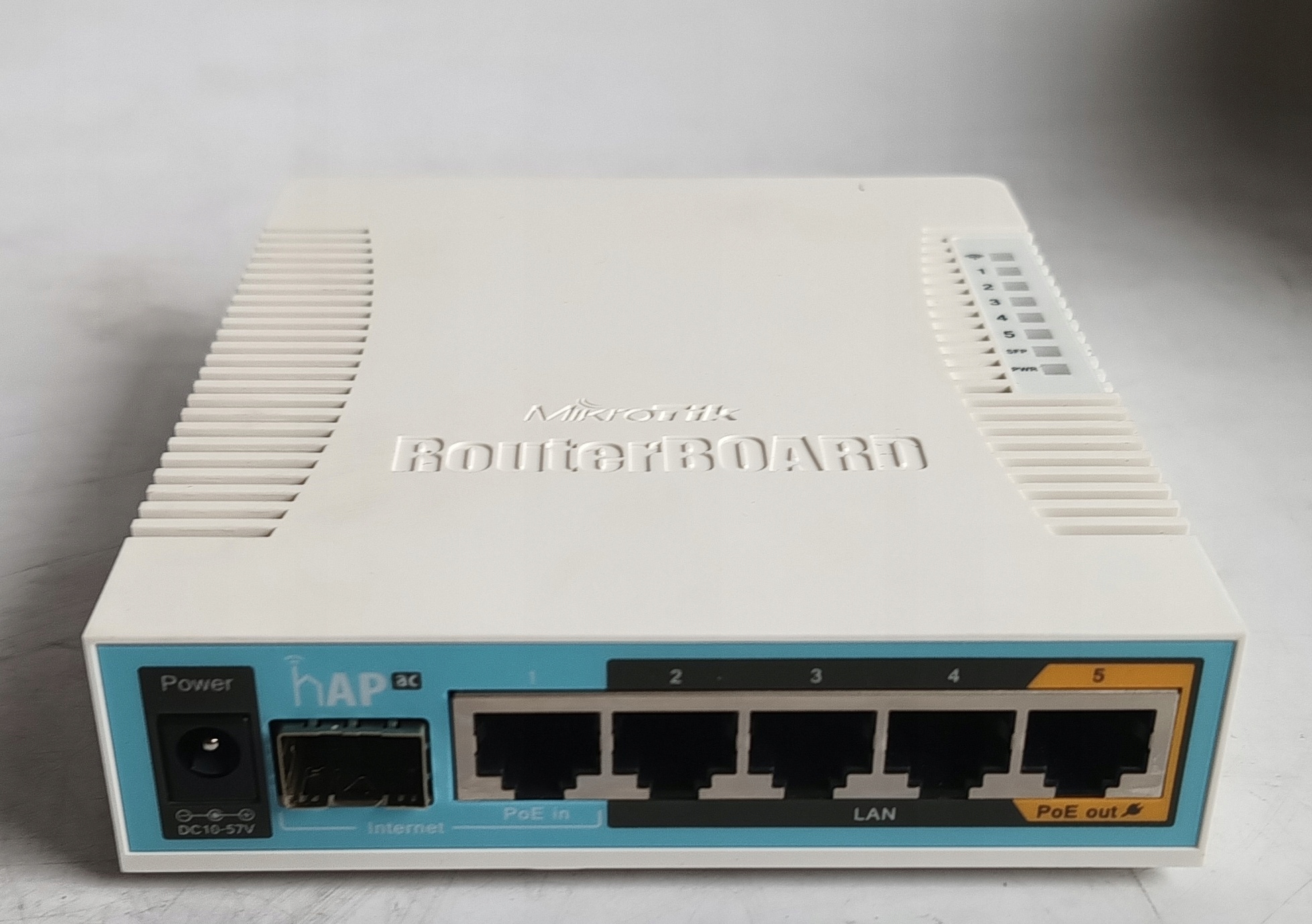 Access Point MikroTik HAP AC RB962UIGS-5HACT2HNT 802.11n (Wi-Fi 4 ...