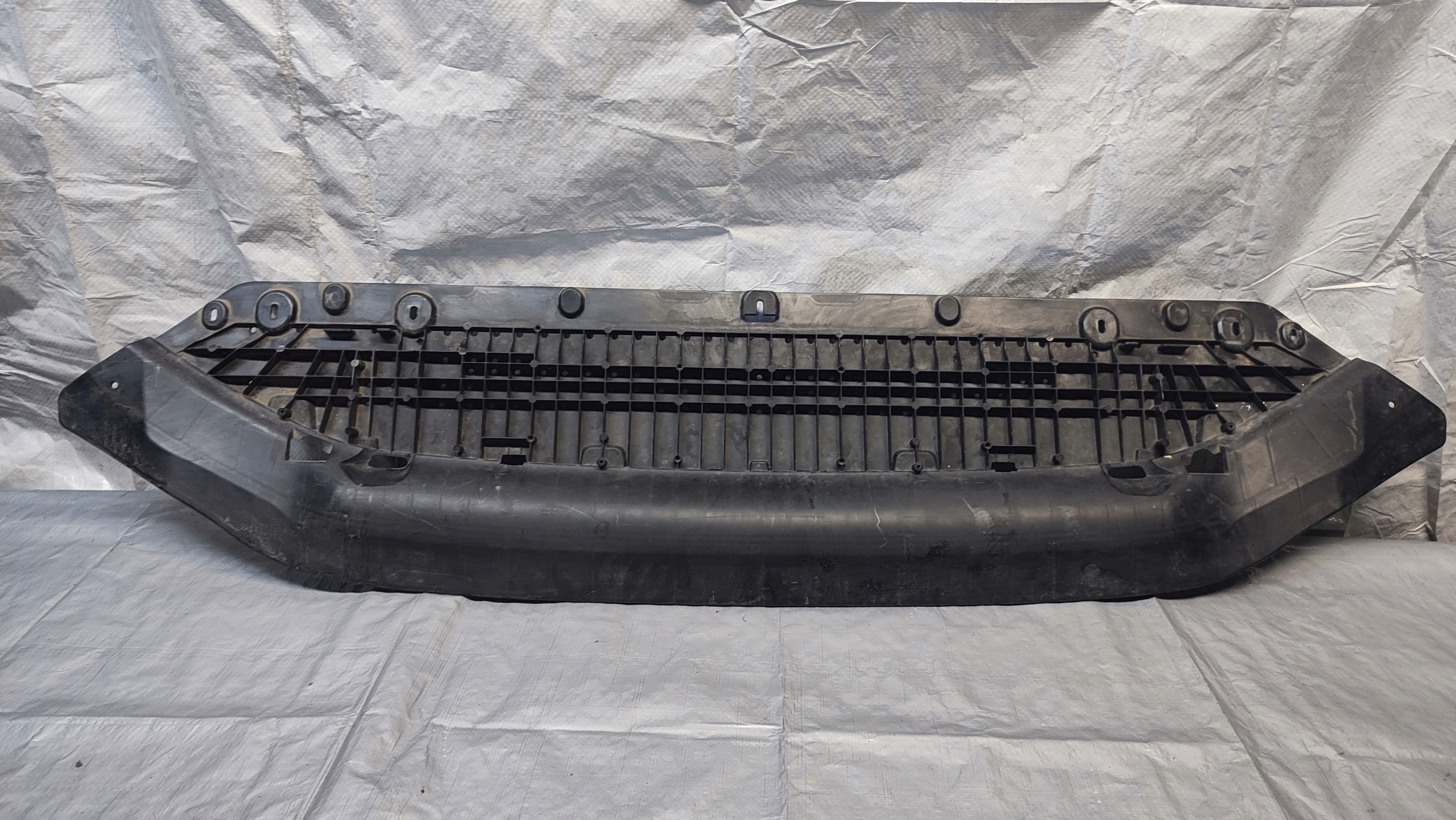 AUDI A4 B9 LIFT OSŁONA POD ZDERZAK 8W0807611E za 230.00PLN z Bydgoszcz ...