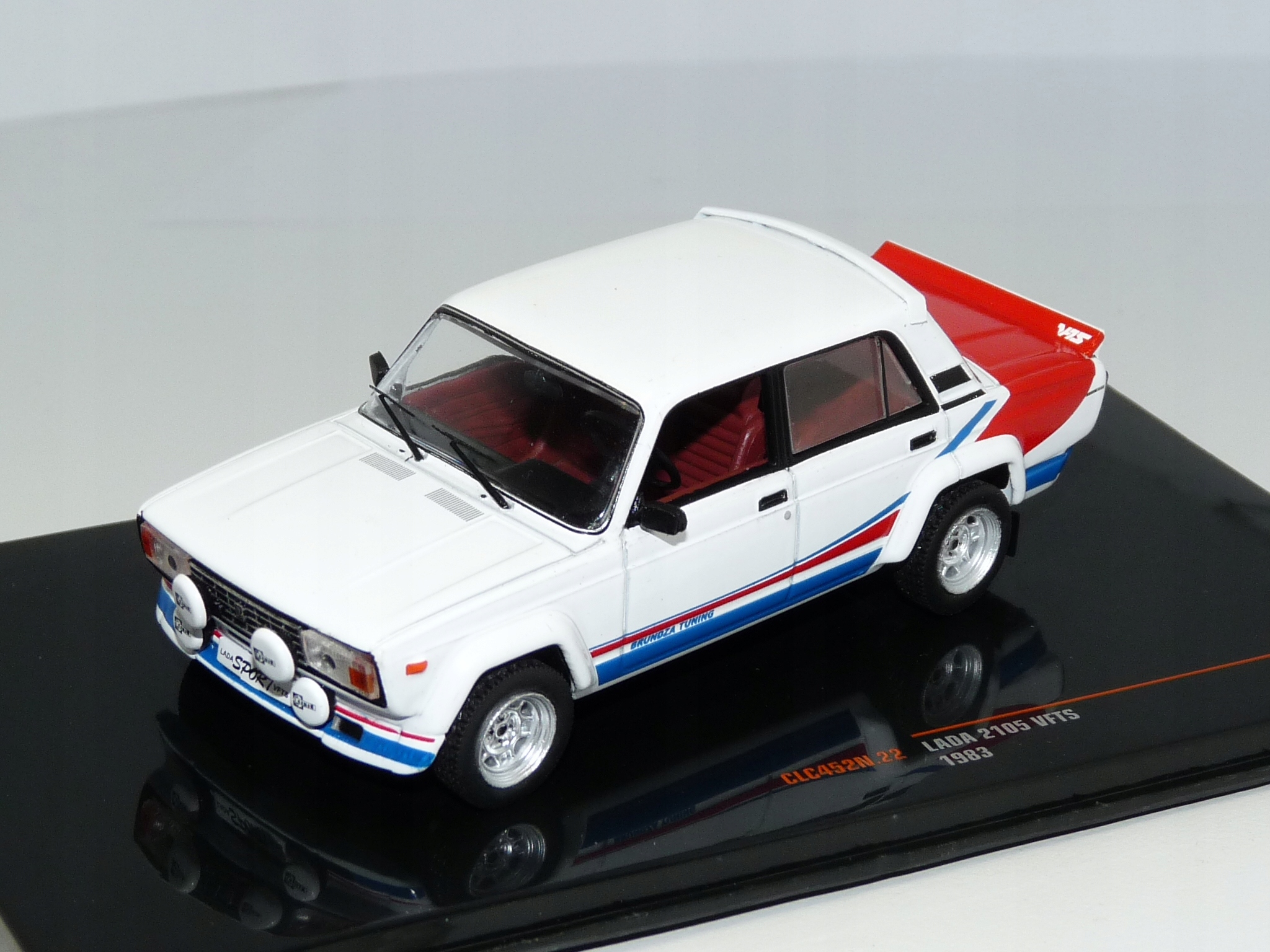 Lada 2105 VFTS (1983) 1:43 IXO CLC452N 15064492439 - Allegro.pl