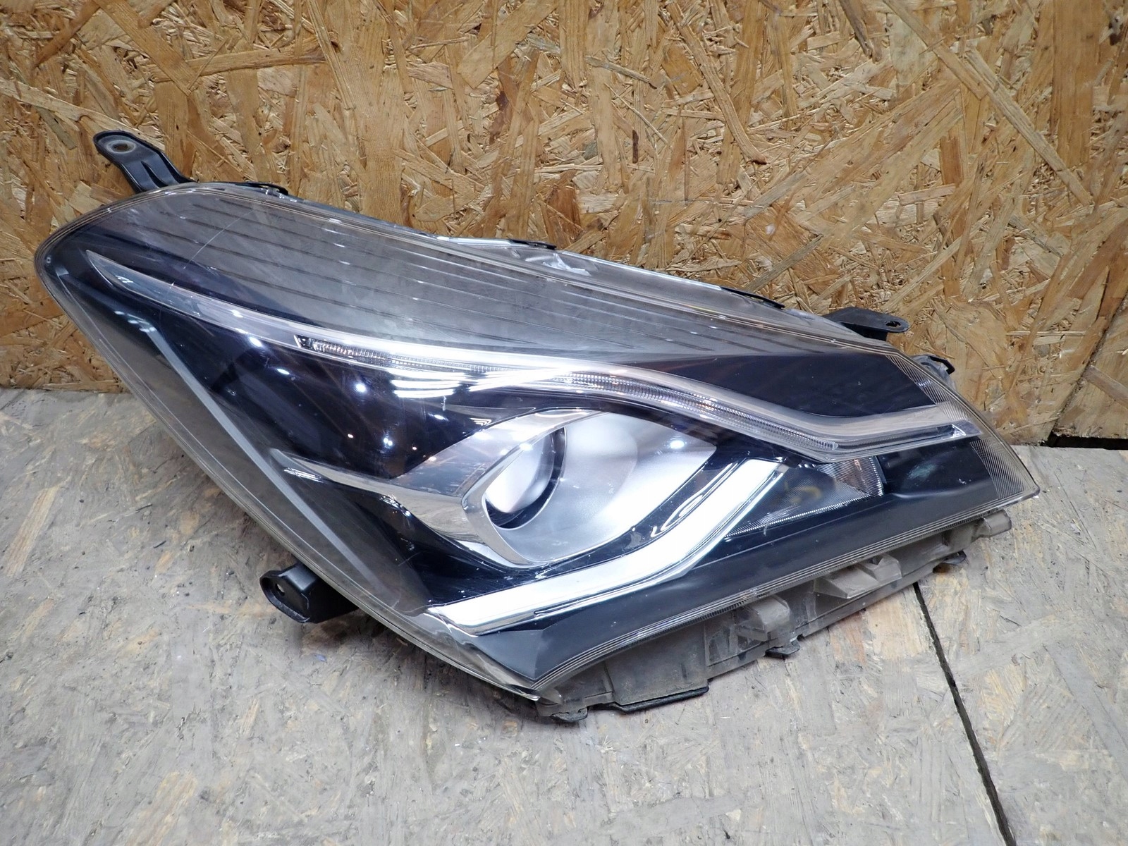 LAMPA PRAWA REFLEKTOR PRAWY LED TOYOTA YARIS III P13 LIFT 17-20R 811700DK10 za 250.00PLN z ...