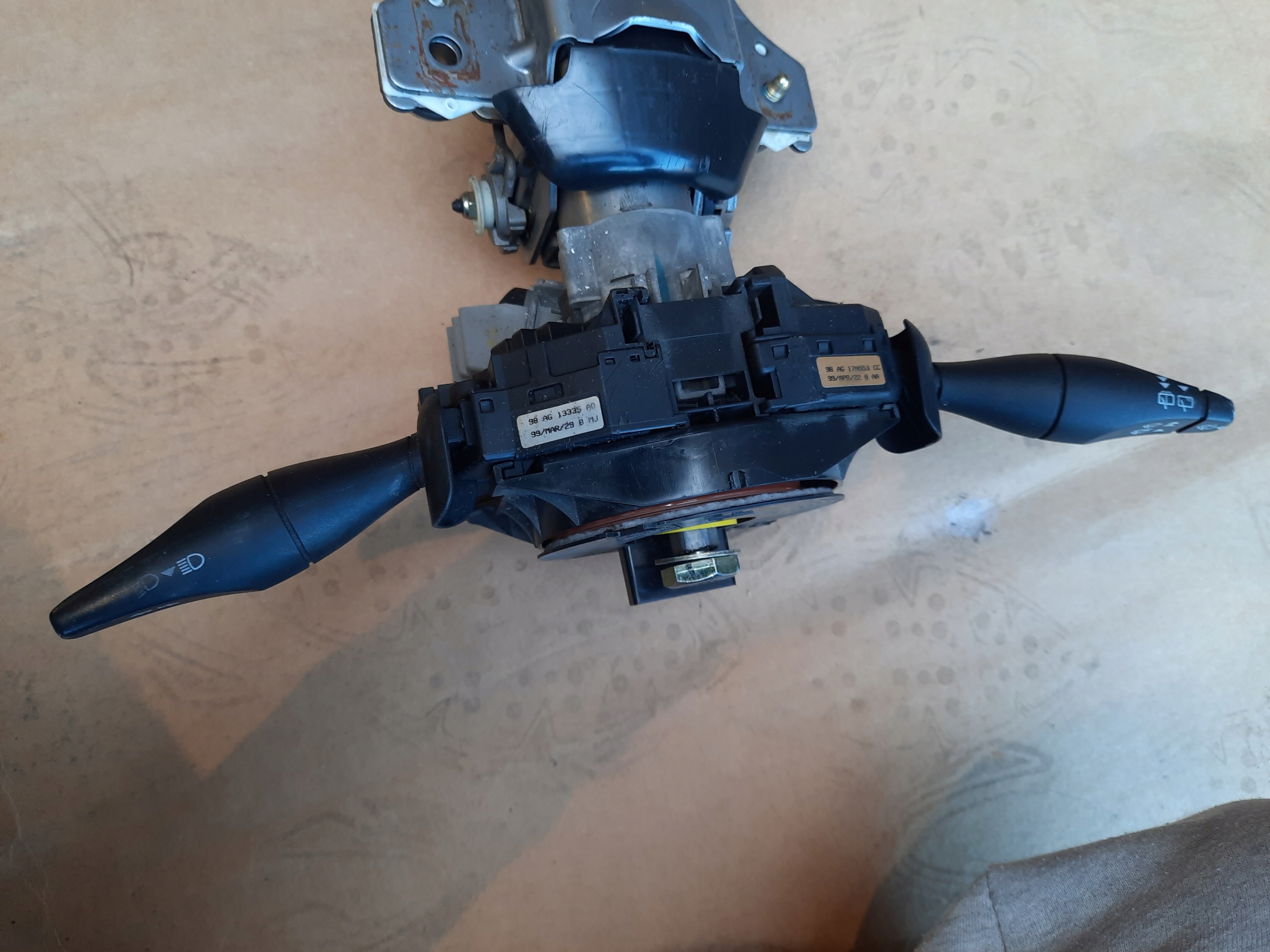 MANETKI PRZEŁĄCZNIK ZESPOLONY FORD FOCUS MK1 98AG13335AE 98AG17A553DC ... MANETKI PRZEŁĄCZNIK ZESPOLONY FORD FOCUS MK1 98AG13335AE 98AG17A553DC ...