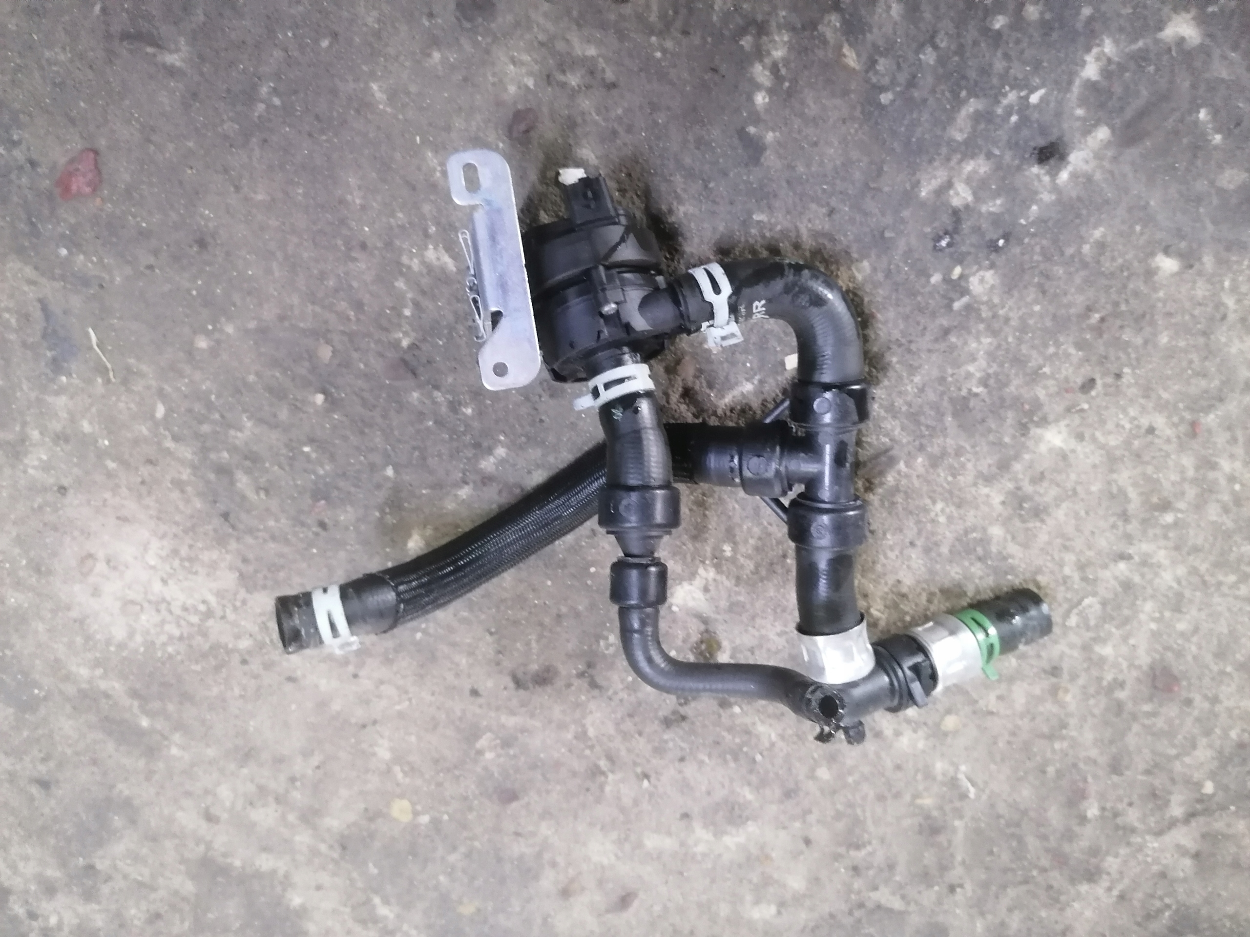 POMPA WĄŻ WODY 1.6 TCE MEGANE IV 925164GA0A • Cena, Opinie - Allegro