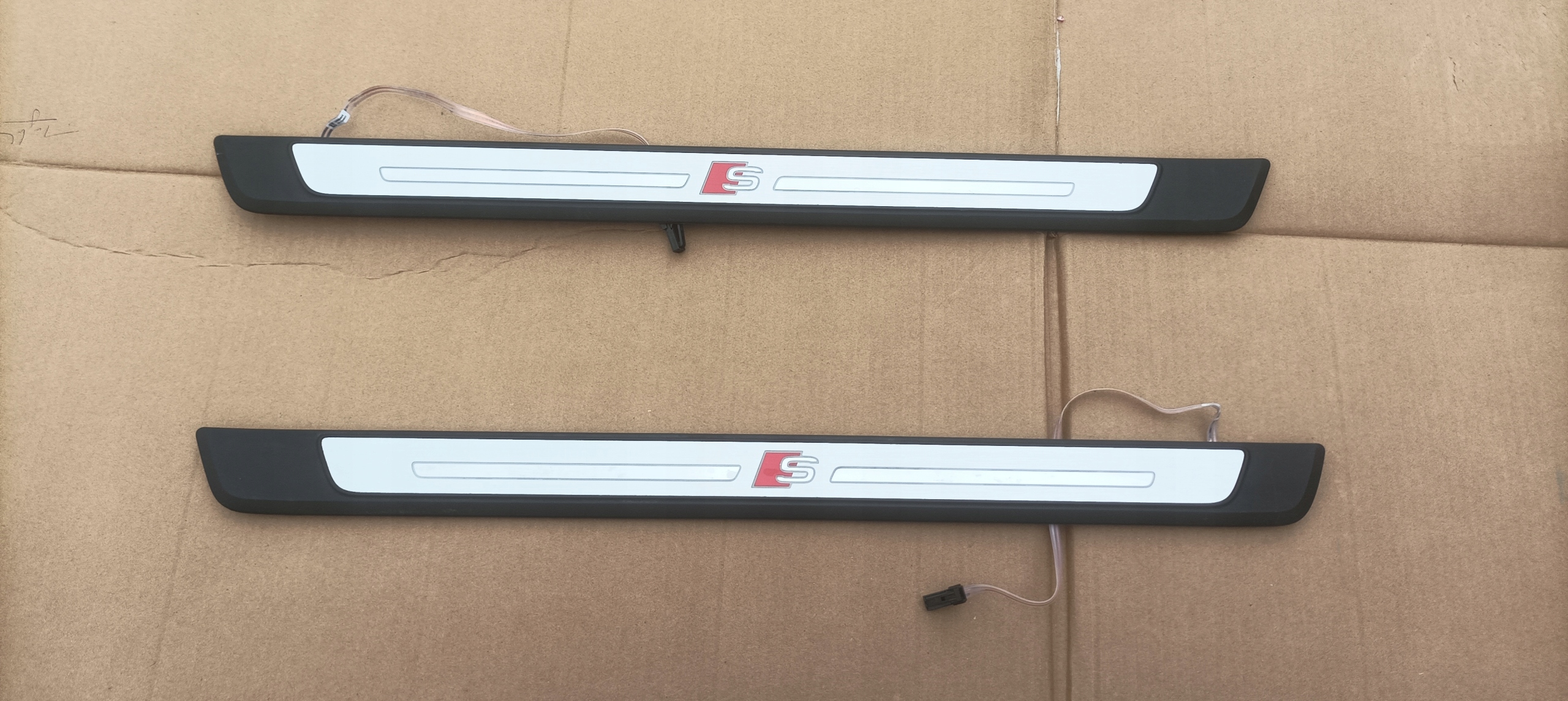 AUDI A4 B9 8W PRZEDNIA LISTWA PROGOWA PODŚWIETLANA LED S-LINE PRAWA ...