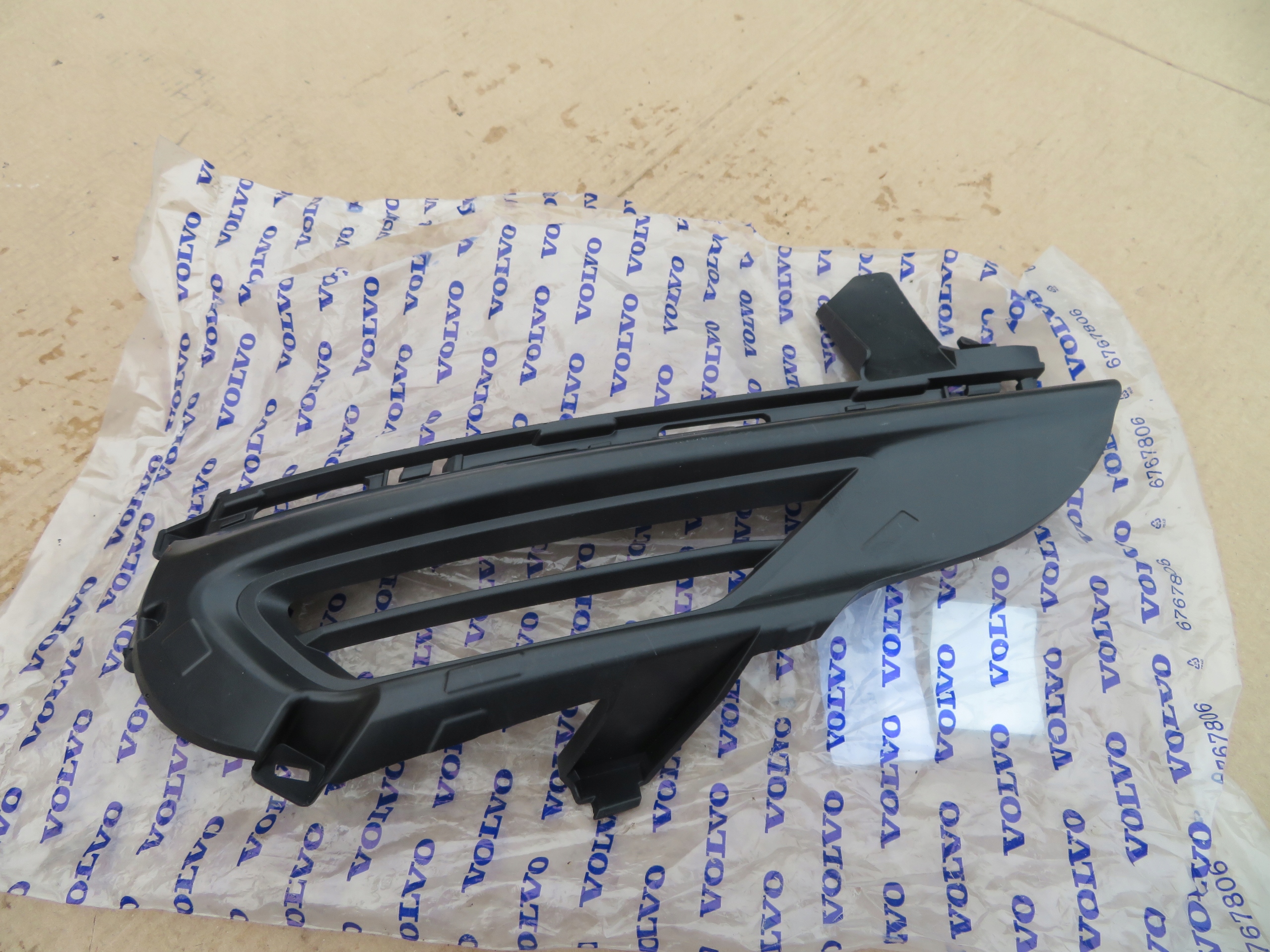 VOLVO XC60 II 18- ATRAPA KRATKA ZDERZAKA PRAWA 31455181 za 200 zł z ...