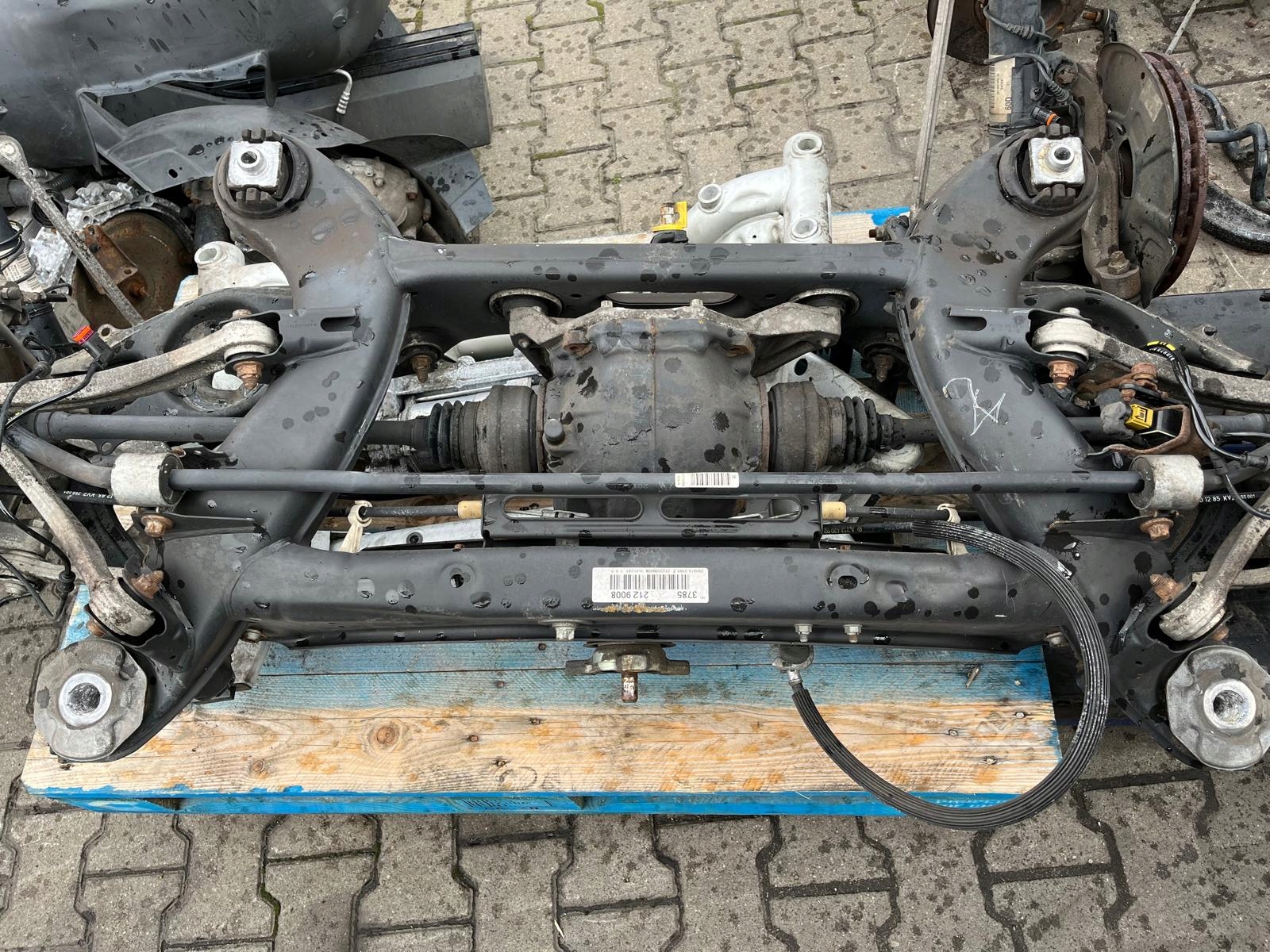 MERCEDES W212 SEDAN SANKI TYLNE ŁAWA TRAWERS TYŁ za 899.00PLN z ...