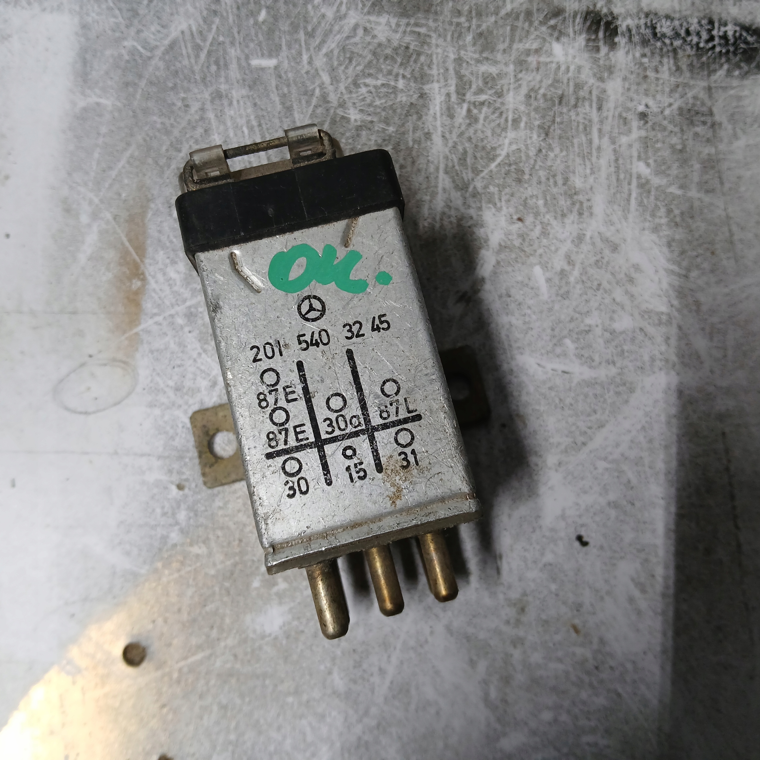 PRZEKAZNIK PRZEPIECIOWY MERCEDES W124 W126 W201 R107 2015403245 897162 ...