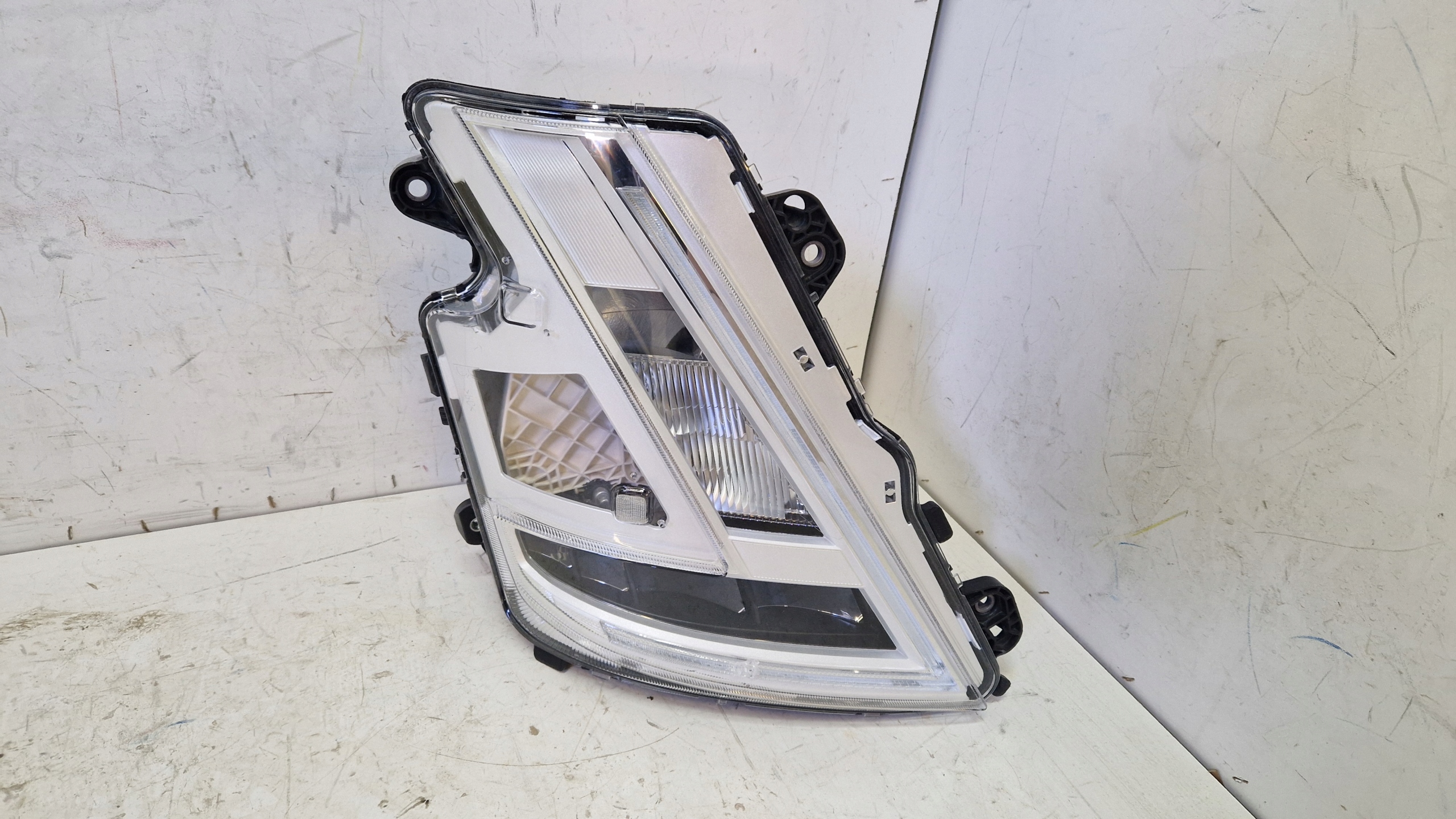 lampa reflektor full led volvo fh5 23752678 za 1999.00PLN z Babimost ...