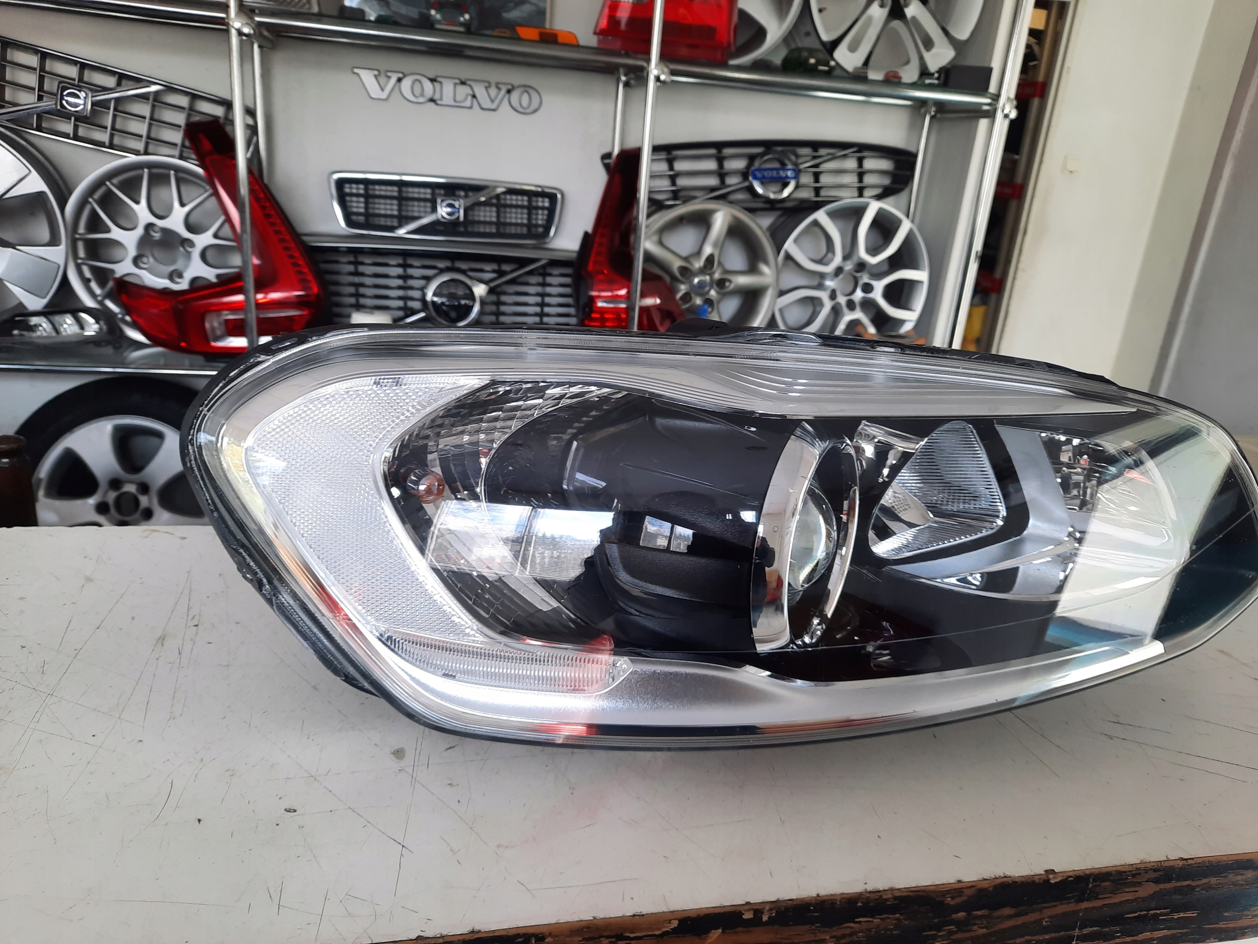 Volvo OE 31698809 reflektor • Cena, Opinie - Allegro