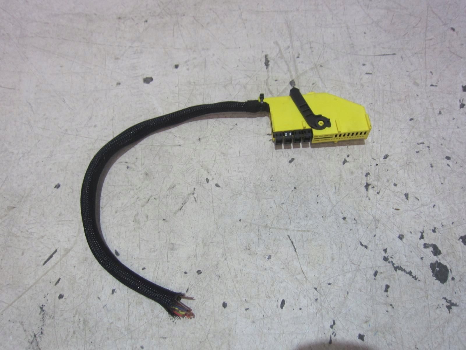 BMW X1 F48 WTYCZKA KOSTKA FOTELA ELEKTRYCZNEGO WIĄZKA LEWY PRZÓD ...