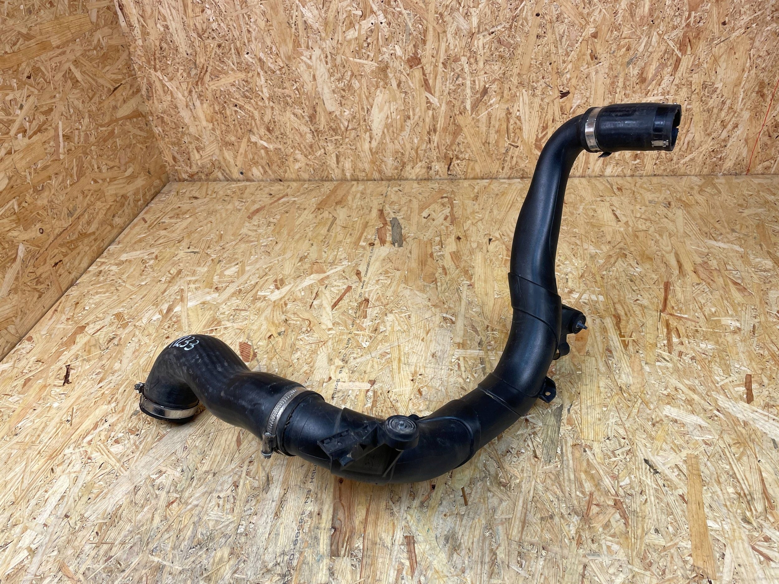 RURA PRZEWÓD POWIETRZA INTERCOOLERA VW SKODA SEAT AUDI 5Q0145840 ...