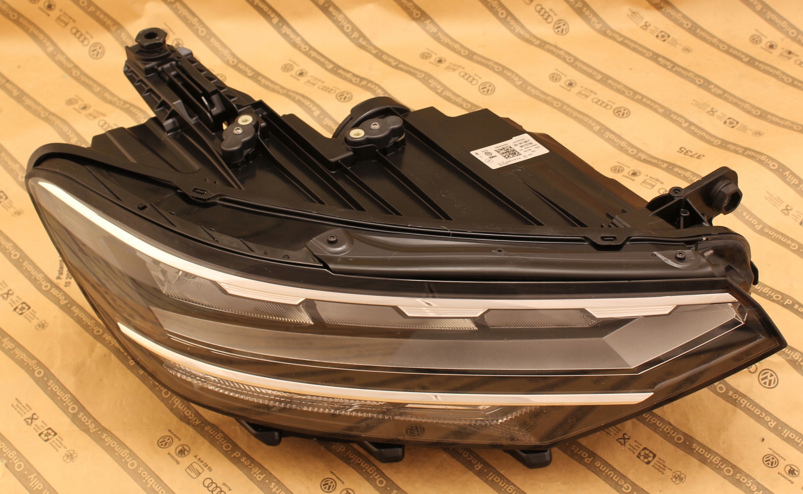 VW PASSAT B8 FL LIFT 19+ LAMPA PRZÓD PÓL LED za 1650.00PLN z Nowy ...