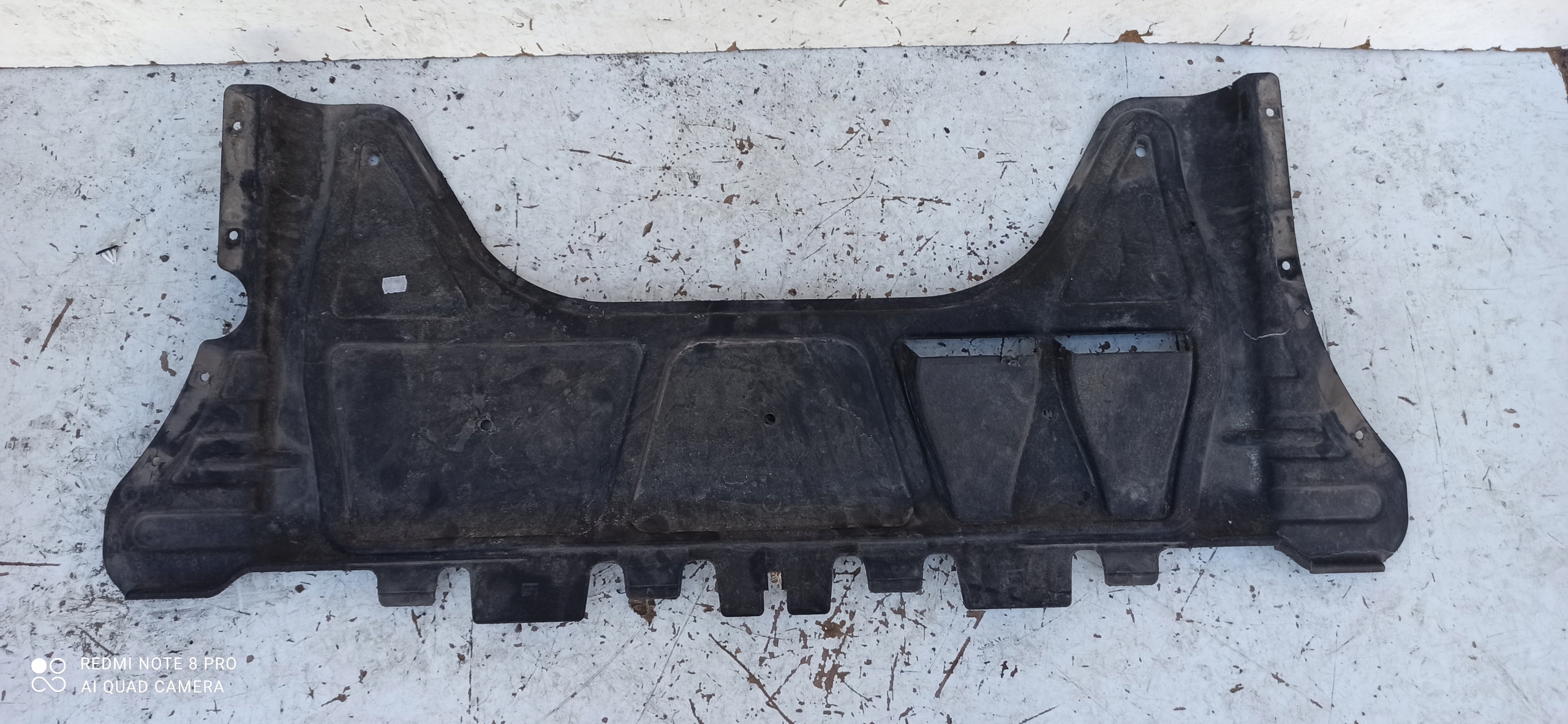 PASSAT B8 PŁYTA OSŁONA POD SILNIK 5Q0825235C za 80.00PLN z Tarchały ...