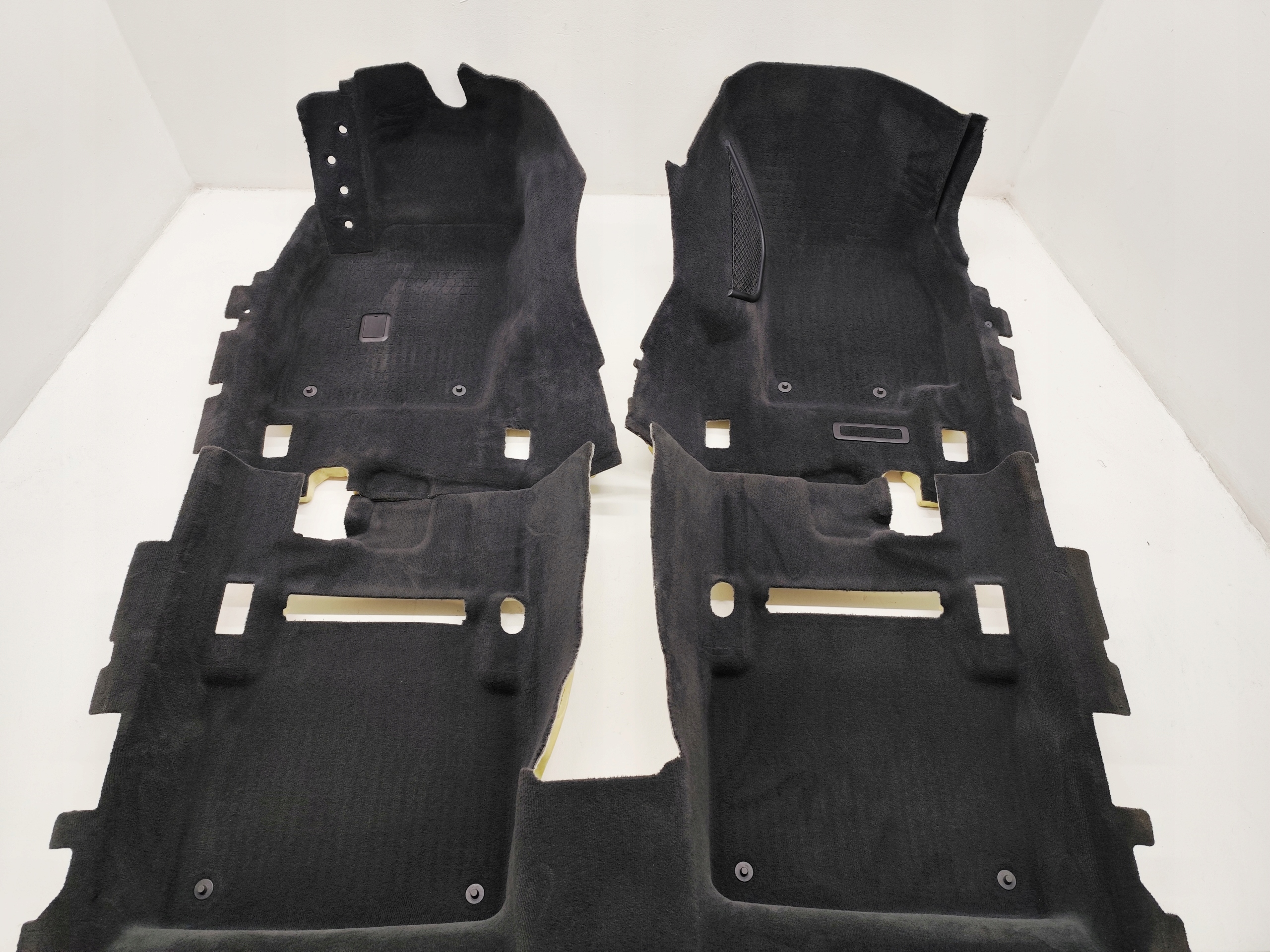 AUDI A8 D5 LONG DYWAN WYKŁADZINA KOMPLET za 600.00PLN z MOSINA ...