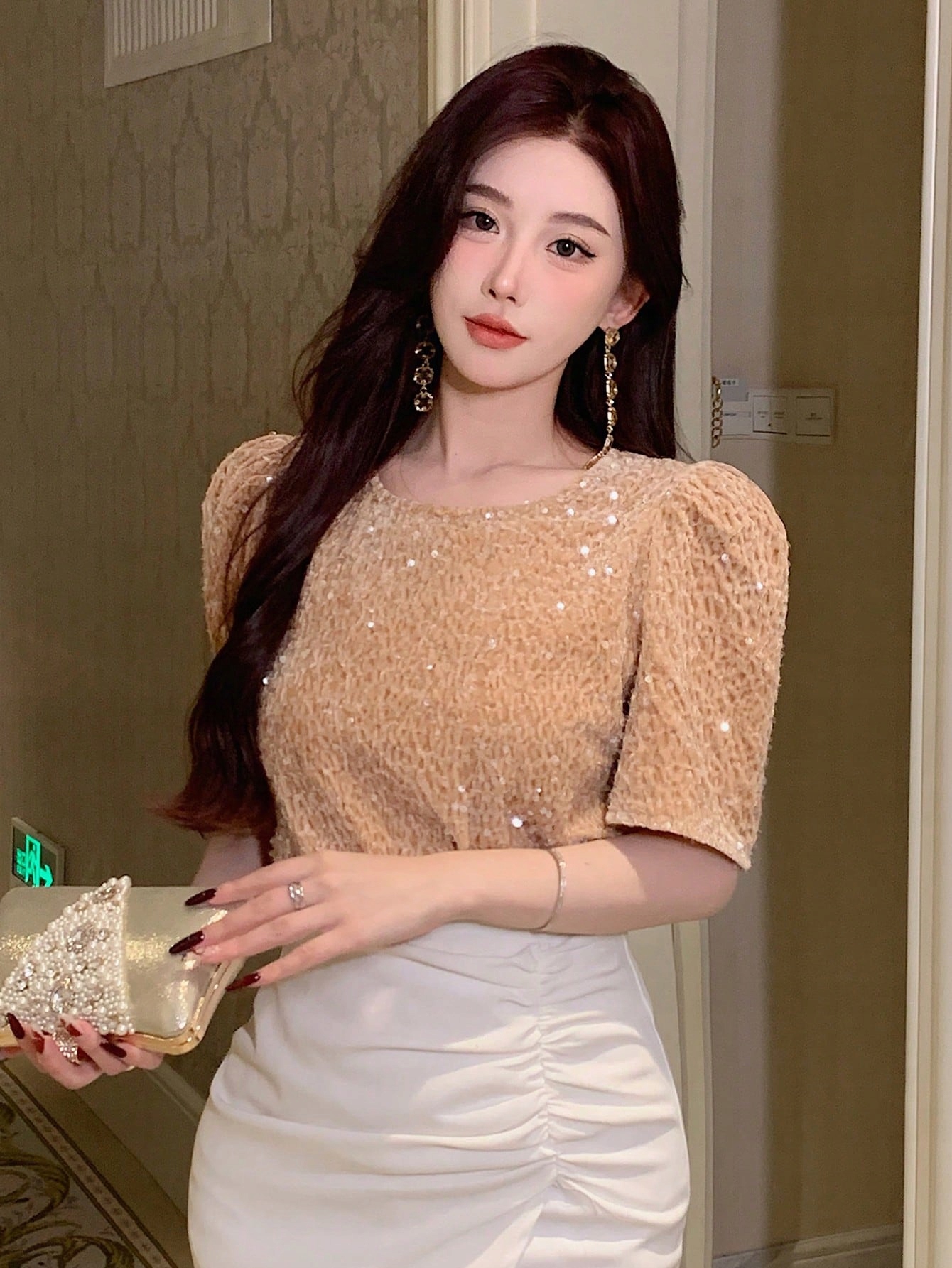 BLUZKA CEKINOWA WELUROWA IMPREZOWA Z BUFIASTYMI RĘKAWAMI BEŻOWA DAZY S • Cena, Opinie • Bluzki ...