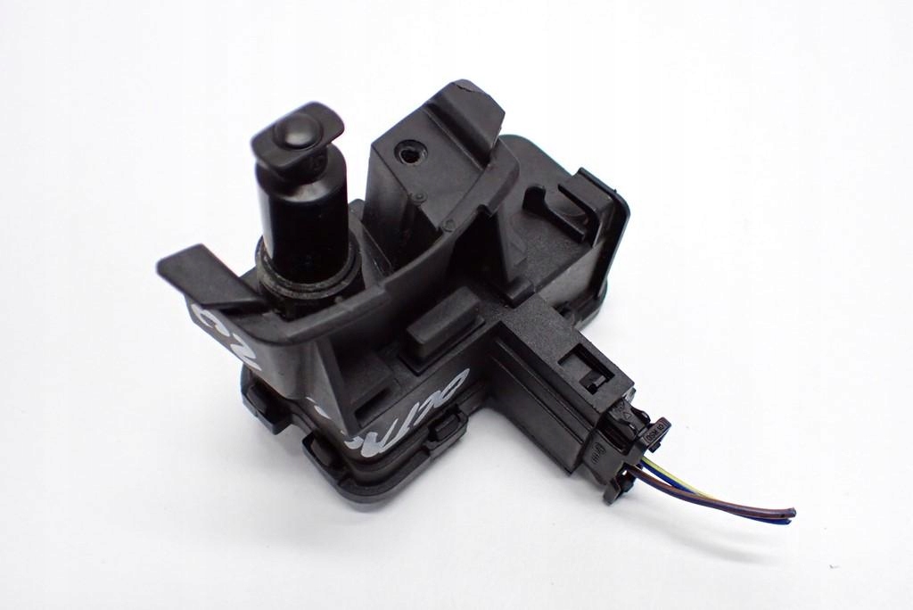 SIŁOWNIK KLAPKI WLEWU PALIWA 7P0810773F SKODA OCTAVIA III 5E 20R za 29.00PLN z MYSZAKÓWEK 23 ...