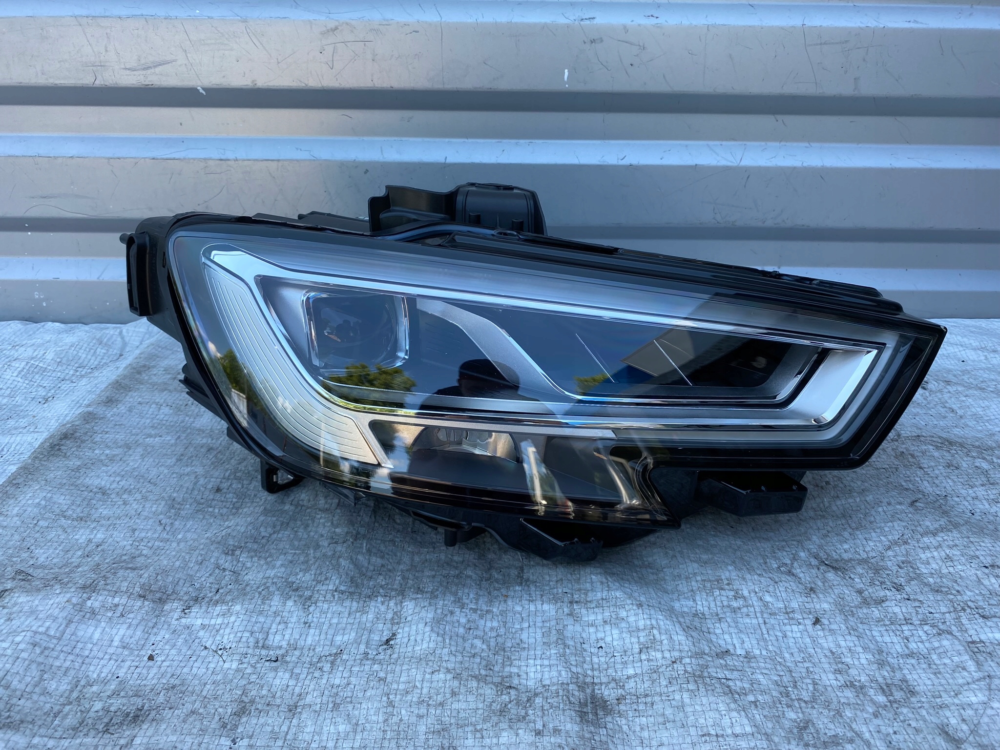 AUDI A3 MATRIX 8V LAMPA PRZEDNIA PRAWA 8V0941784C 8V0941784C za 4300 zł ...