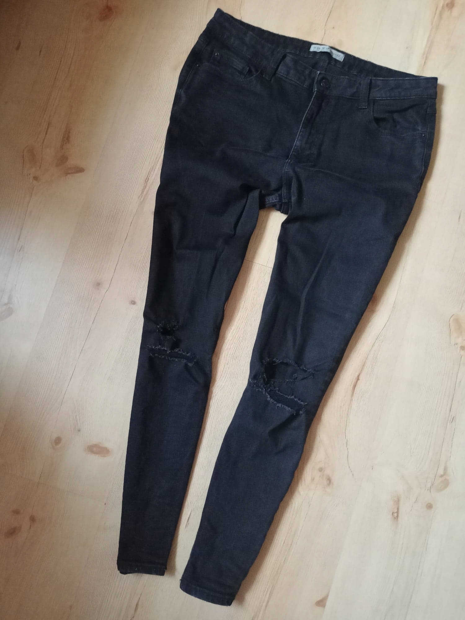 Spodnie rurki czarne strecz dziury przetarcia 44 • Cena, Opinie - Allegro