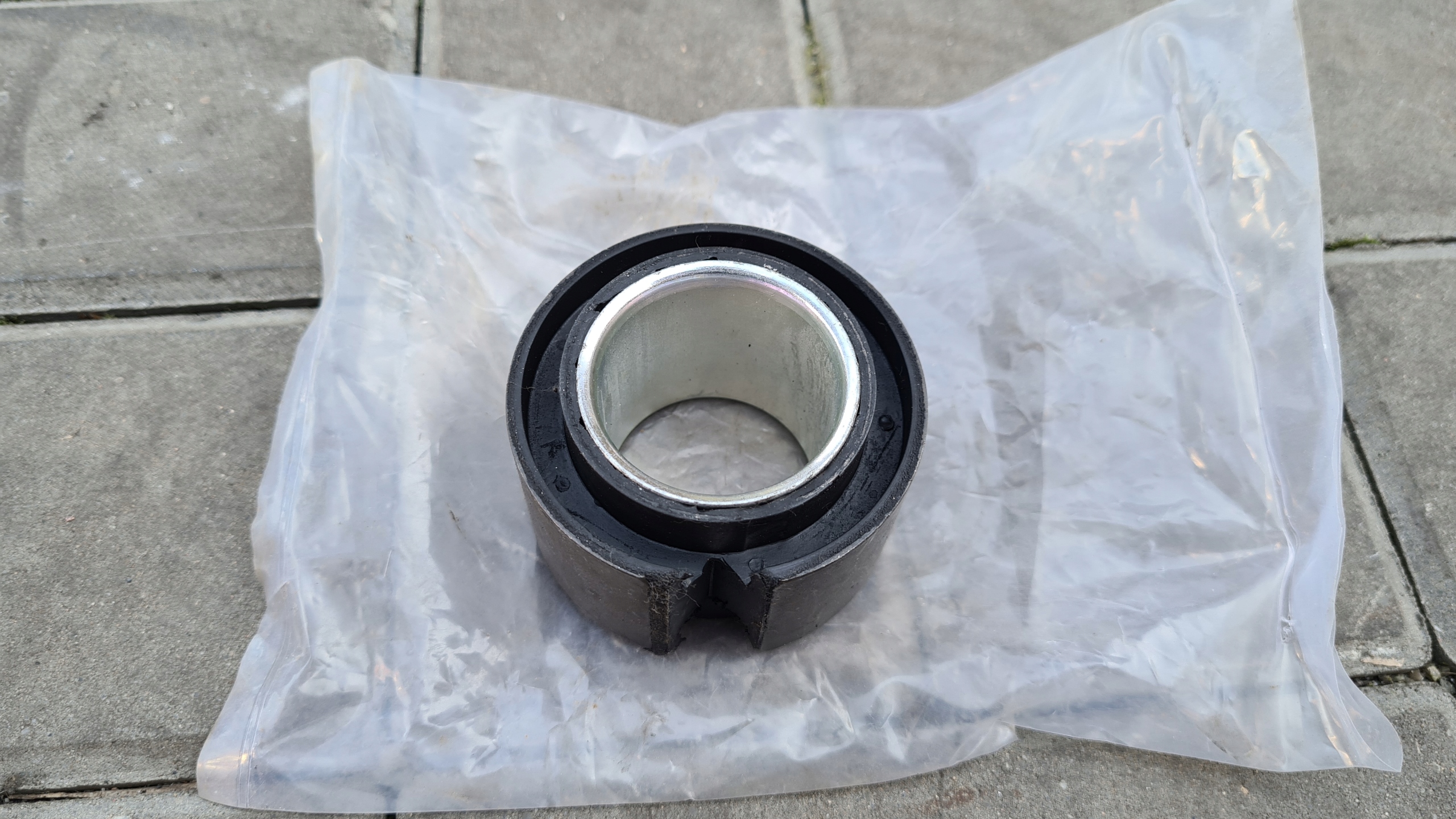 TULEJA LACZNIKA STABILIZATORA MERCEDES ACTROS MP1 MP2 MP3 MP4 MP5 ATEGO ...