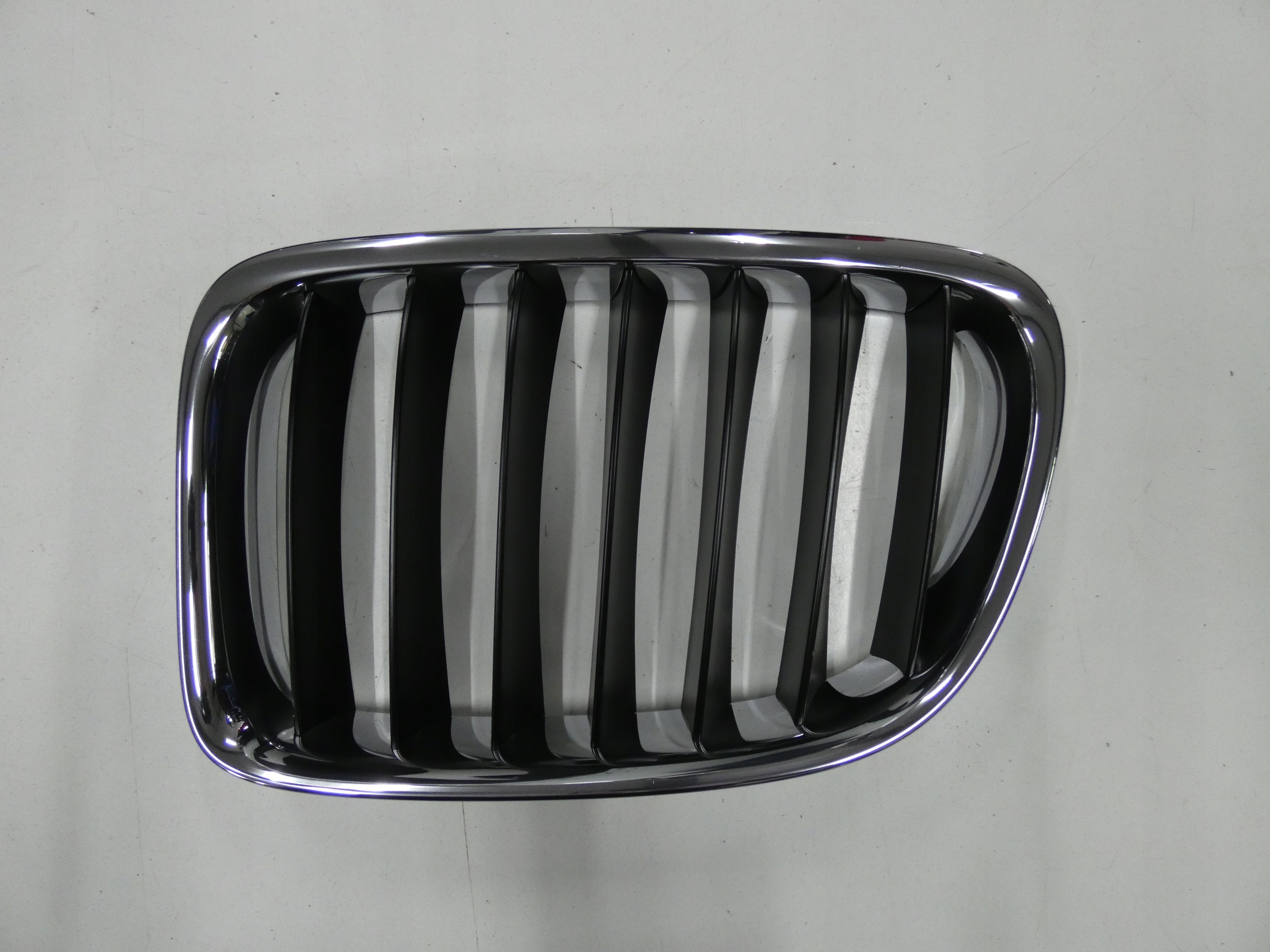 Atrapa, nerka, grill BMW X-1 E84 przed liftem lewa 51112993307 za 110 ...