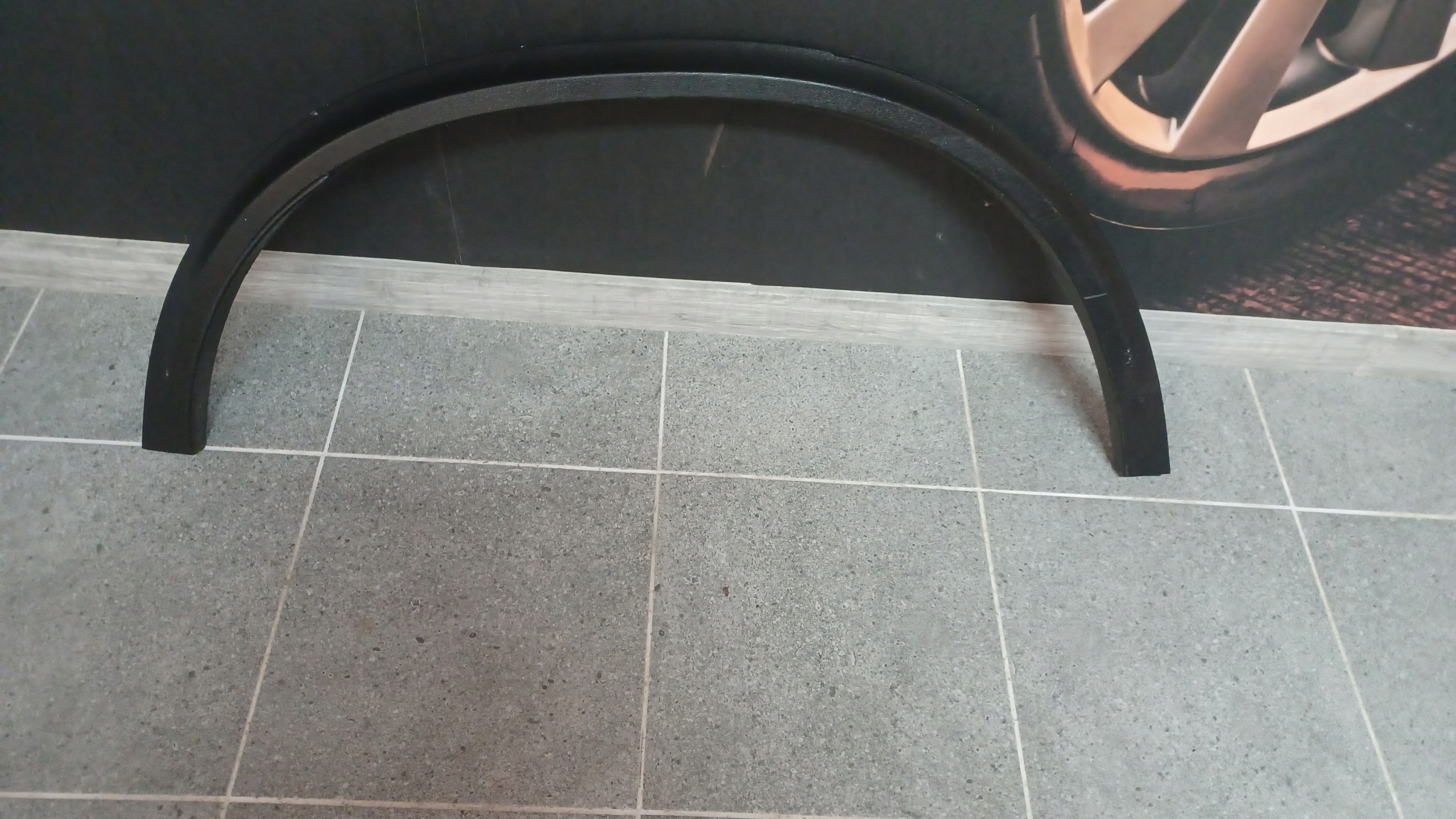 Mercedes-Benz OE A2538851401 listwa błotnik - porównaj ceny - Allegro.pl