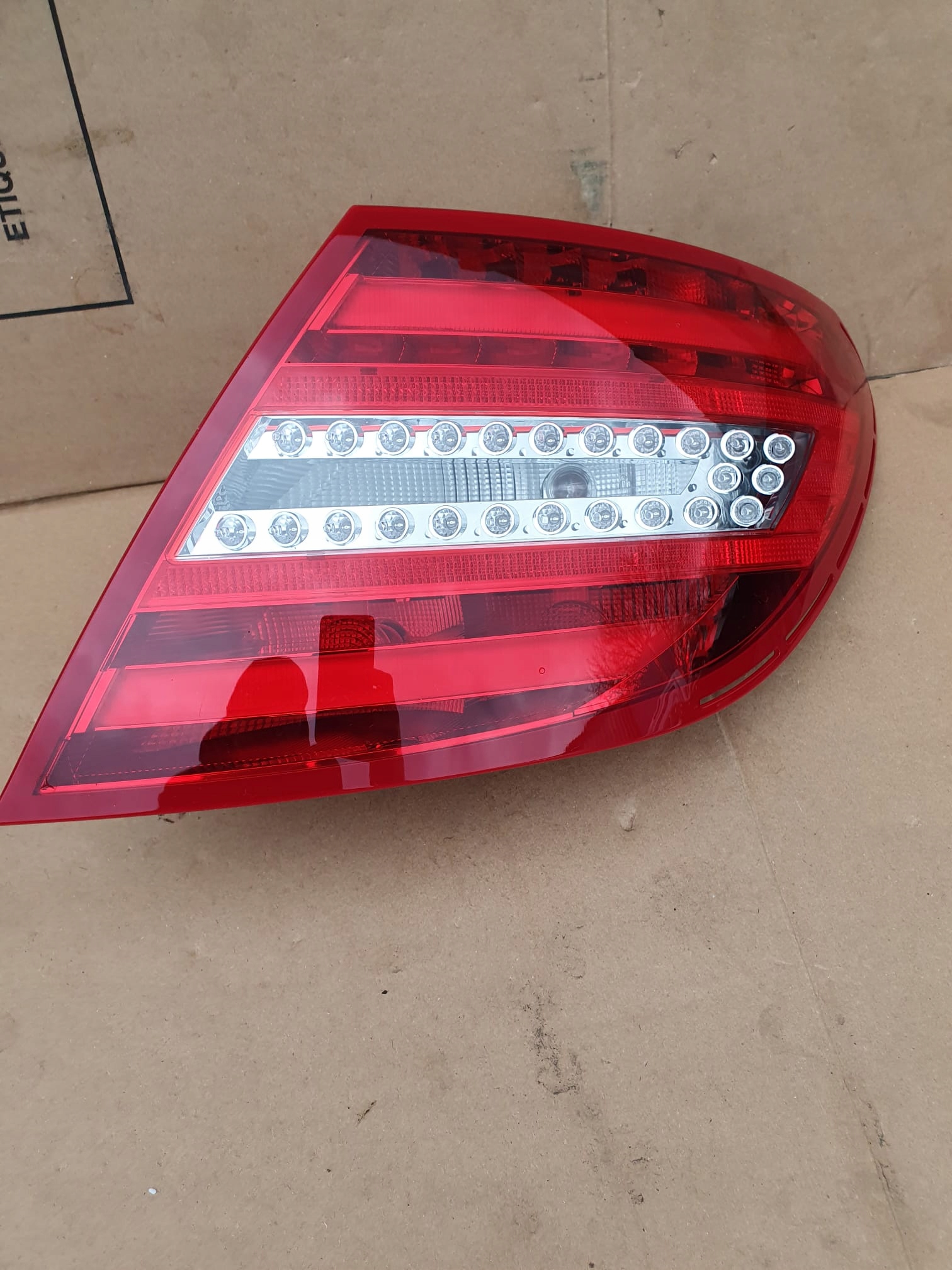 MERCEDES W204 SEDAN - LAMPA LIFT PRAWY TYŁ 2049060503 - porównaj ceny ...